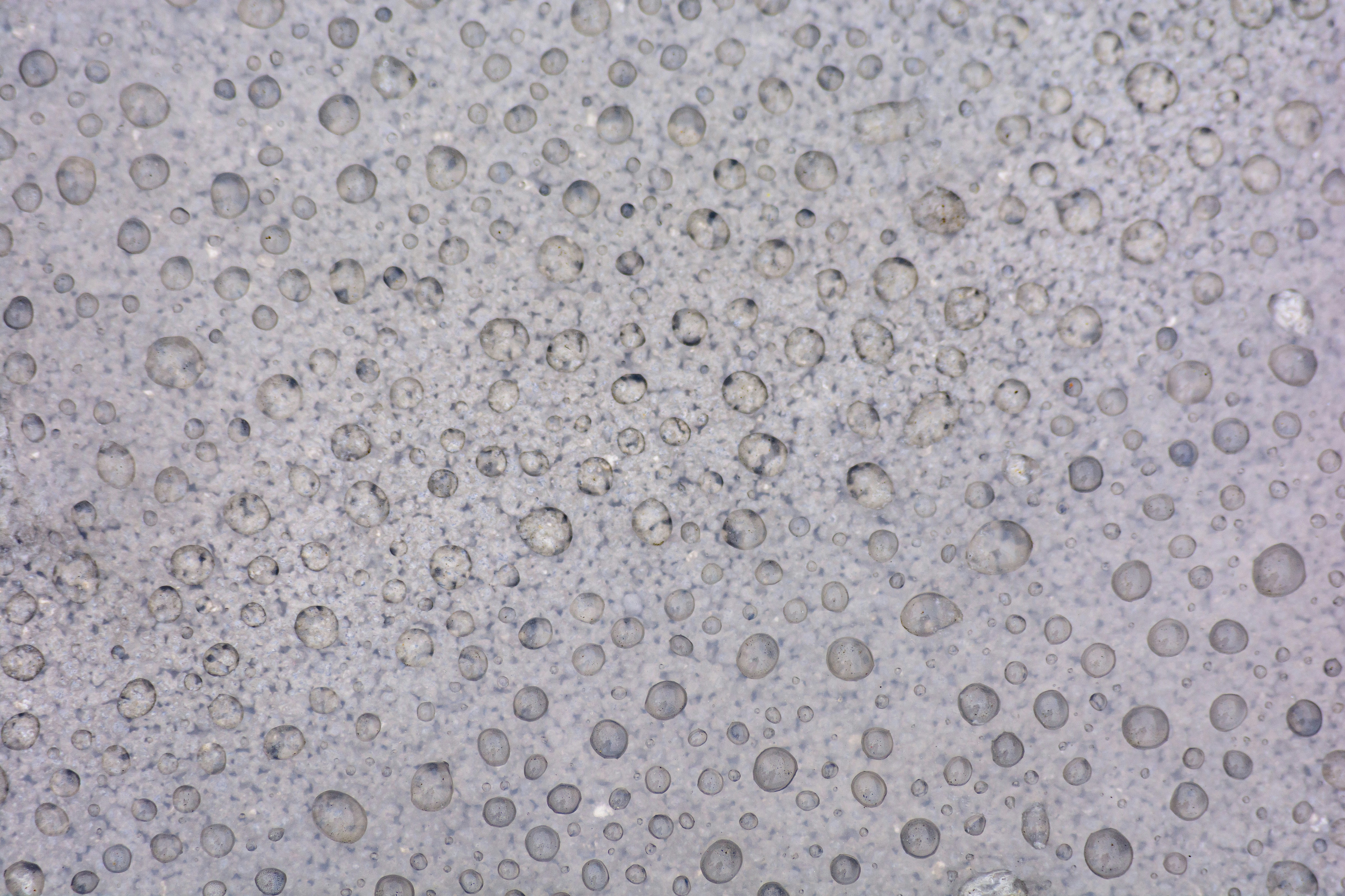 A Quiet Sea of Bubbles: Uniform Texture Under Soft Light