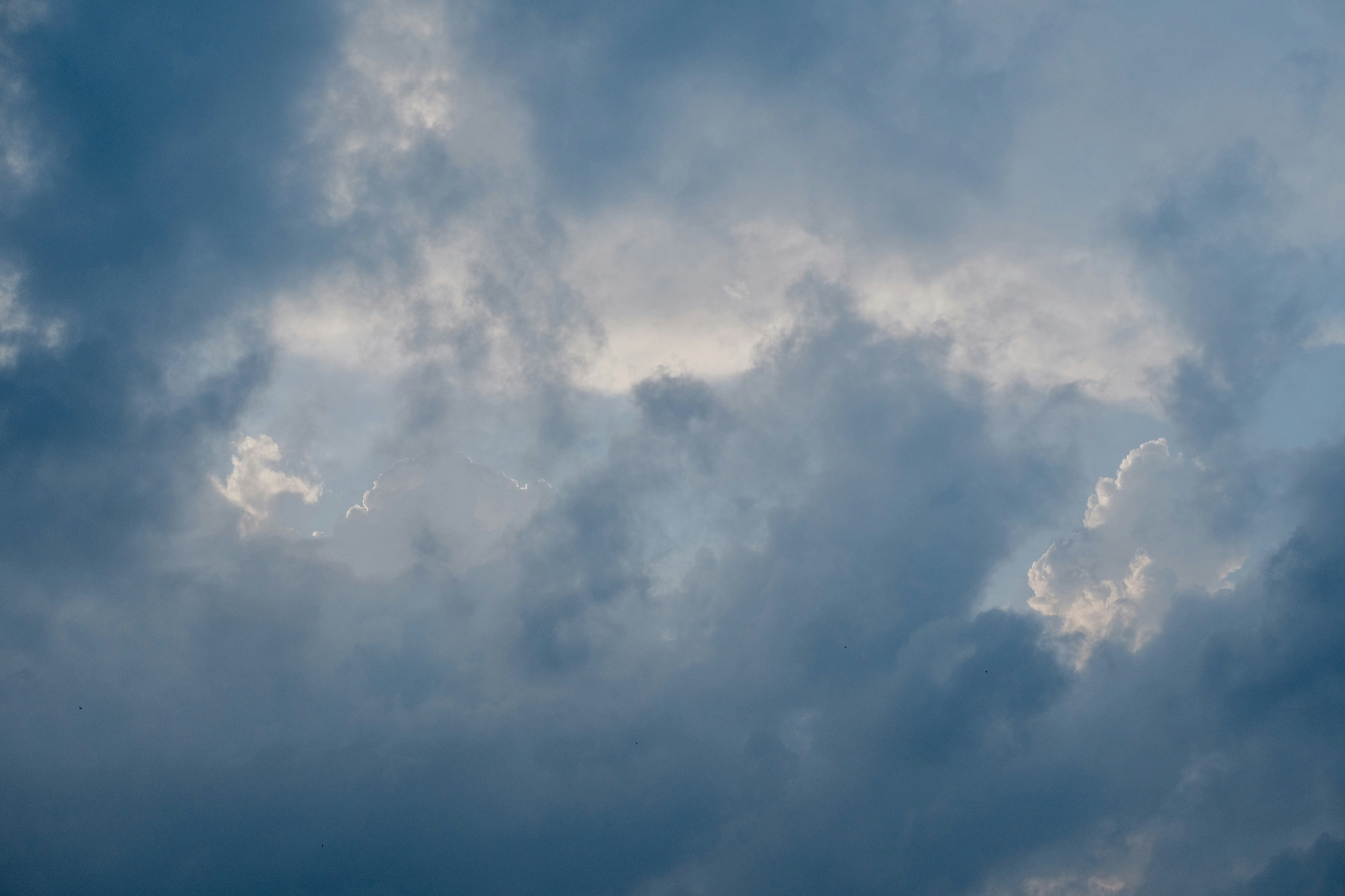 Azure Gossamer: Cloudscape Draped in Quiet Light