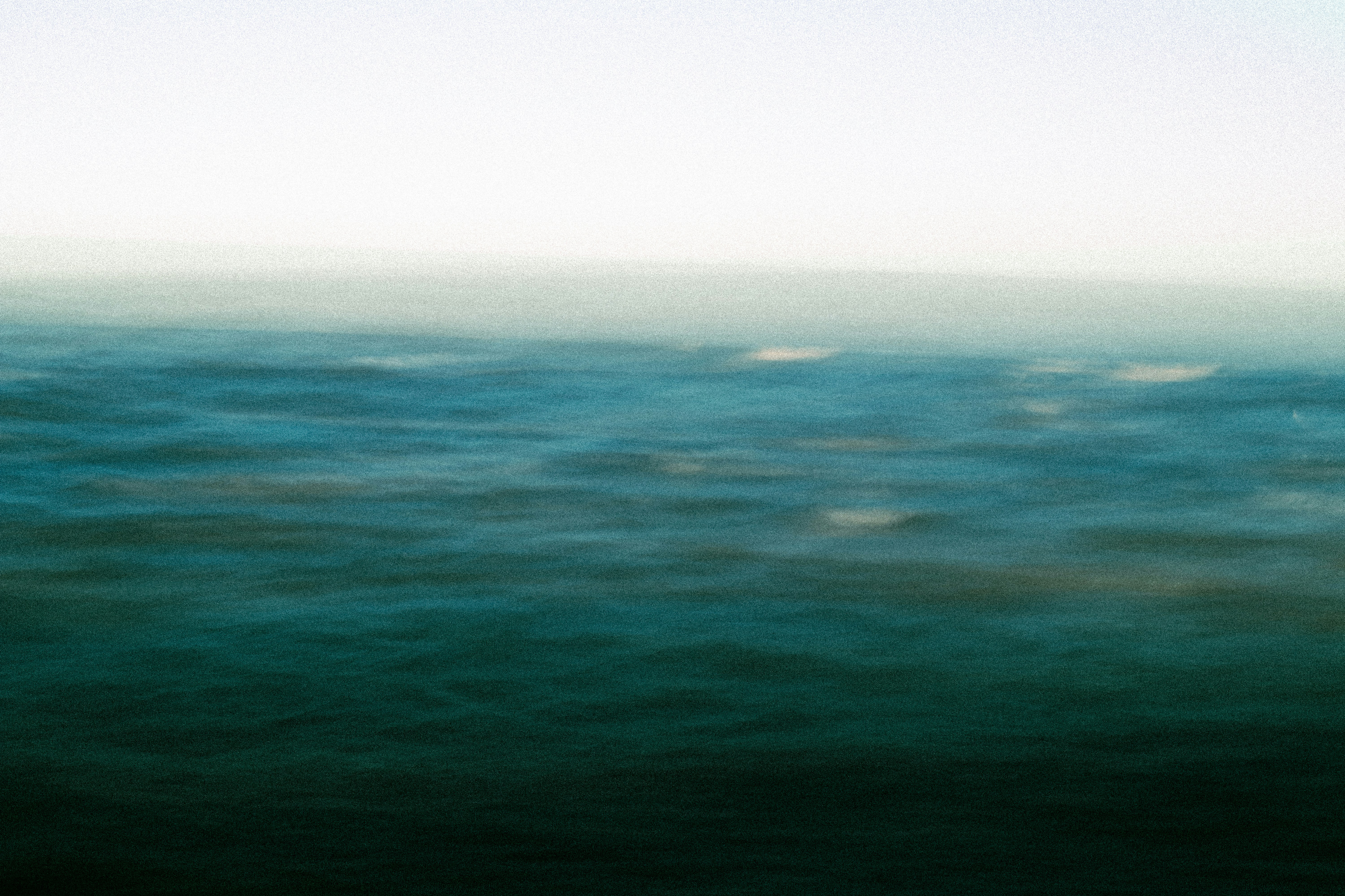 Horizon Veil: A Misty Sea Gradient