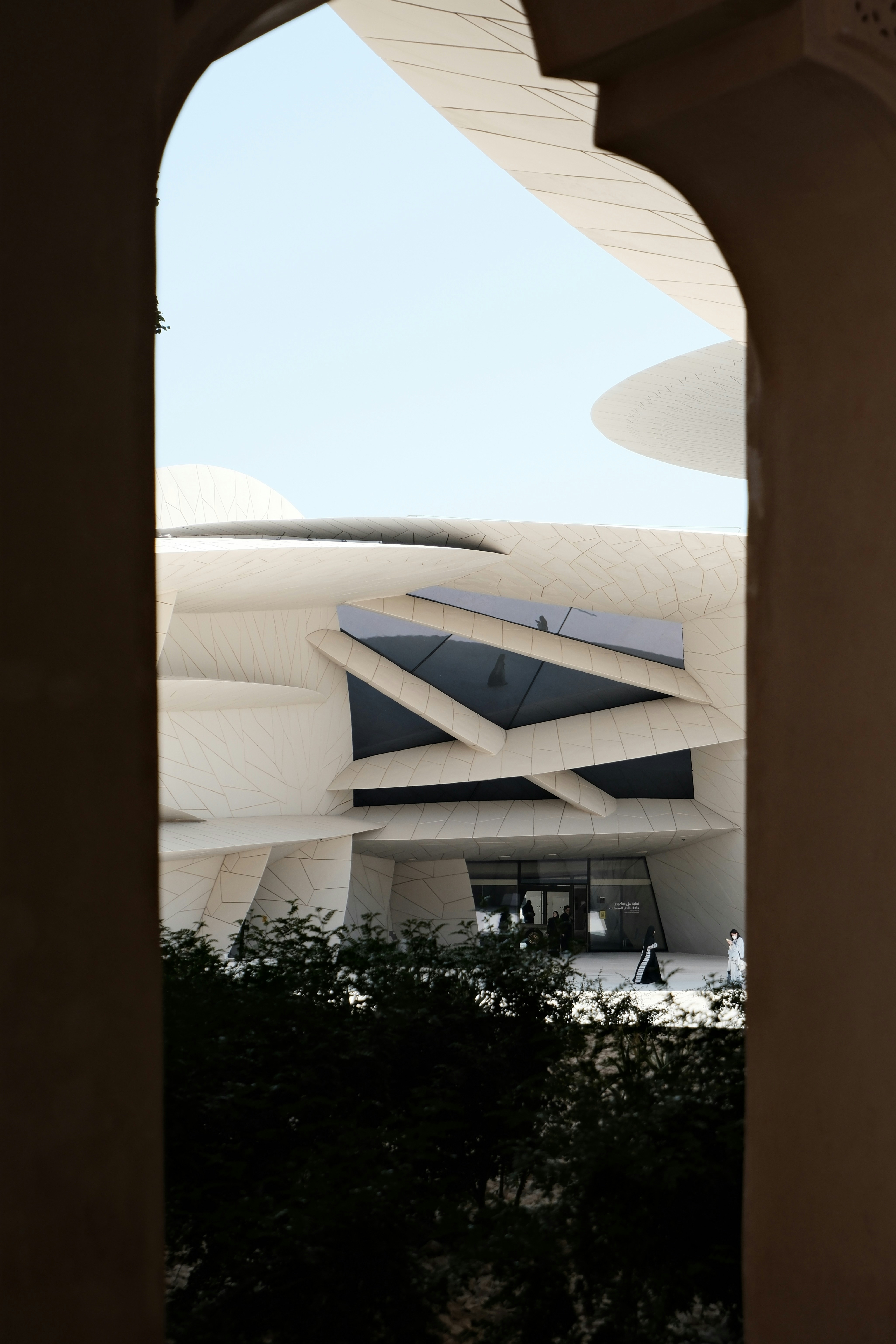 Modern architecture with geometric patterns and clear sky. photo – Free ...