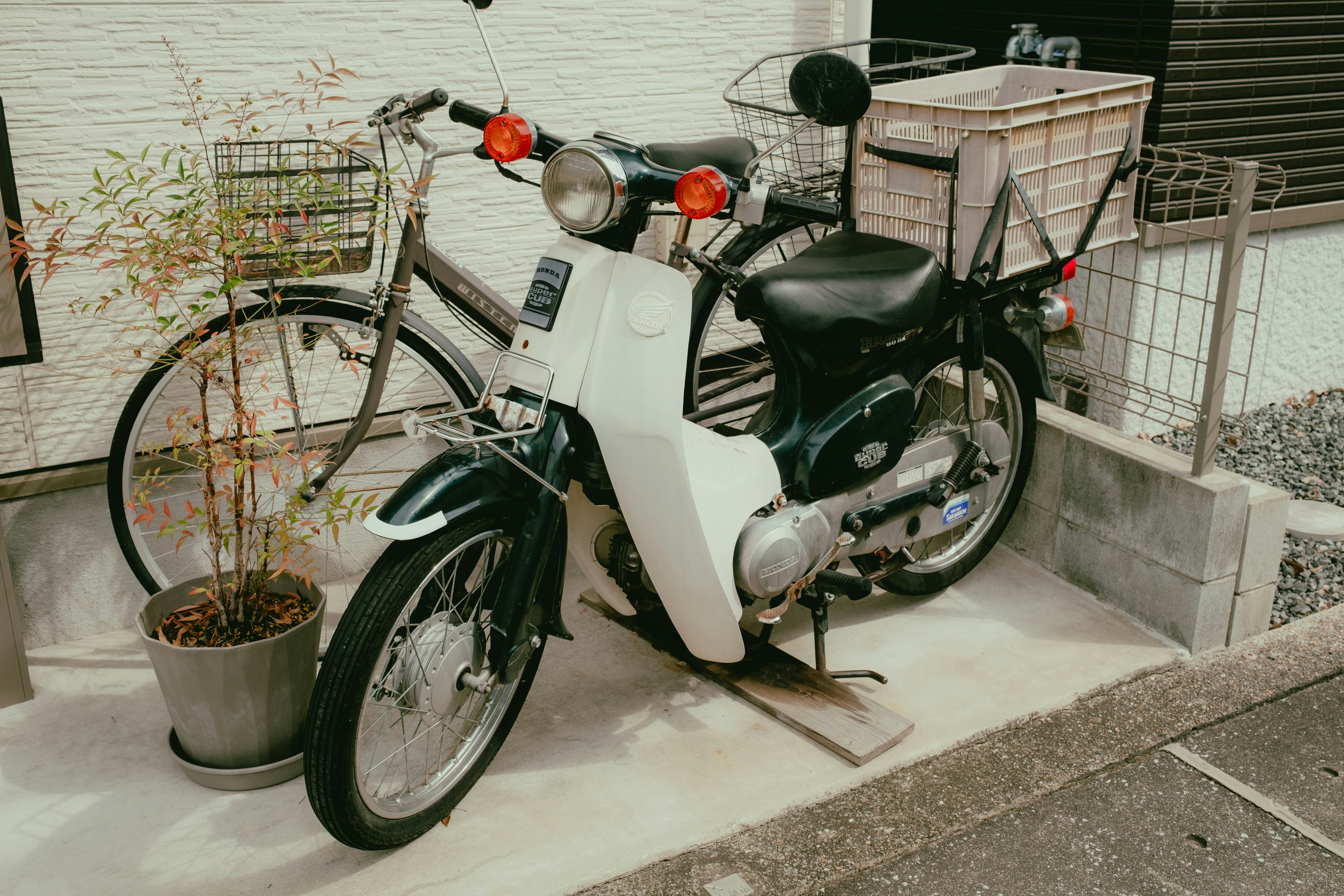 City-Street Commuter: A Vintage White Moto-Trekker