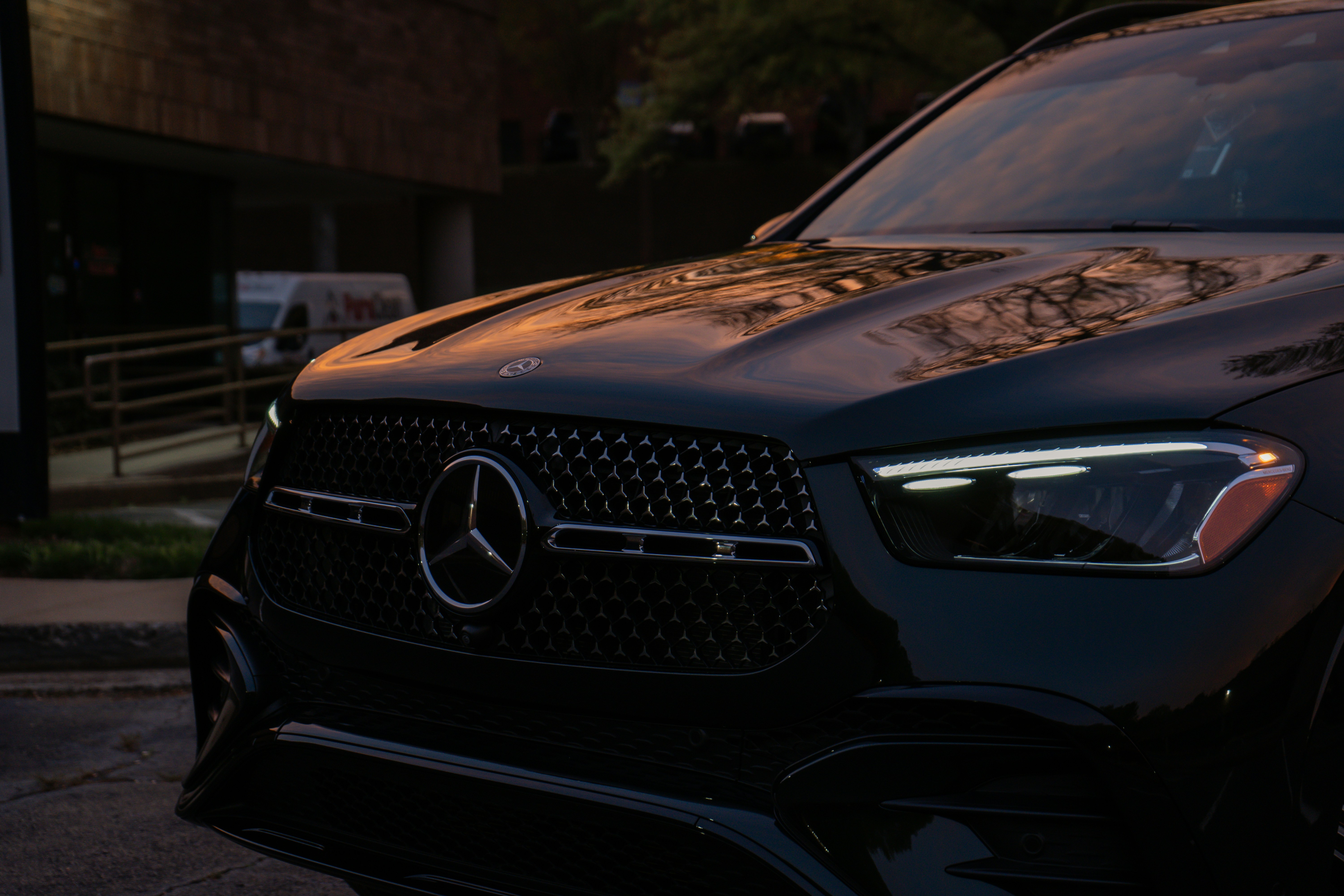 Midnight Grille: A Mercedes-Front Glare under City Glow