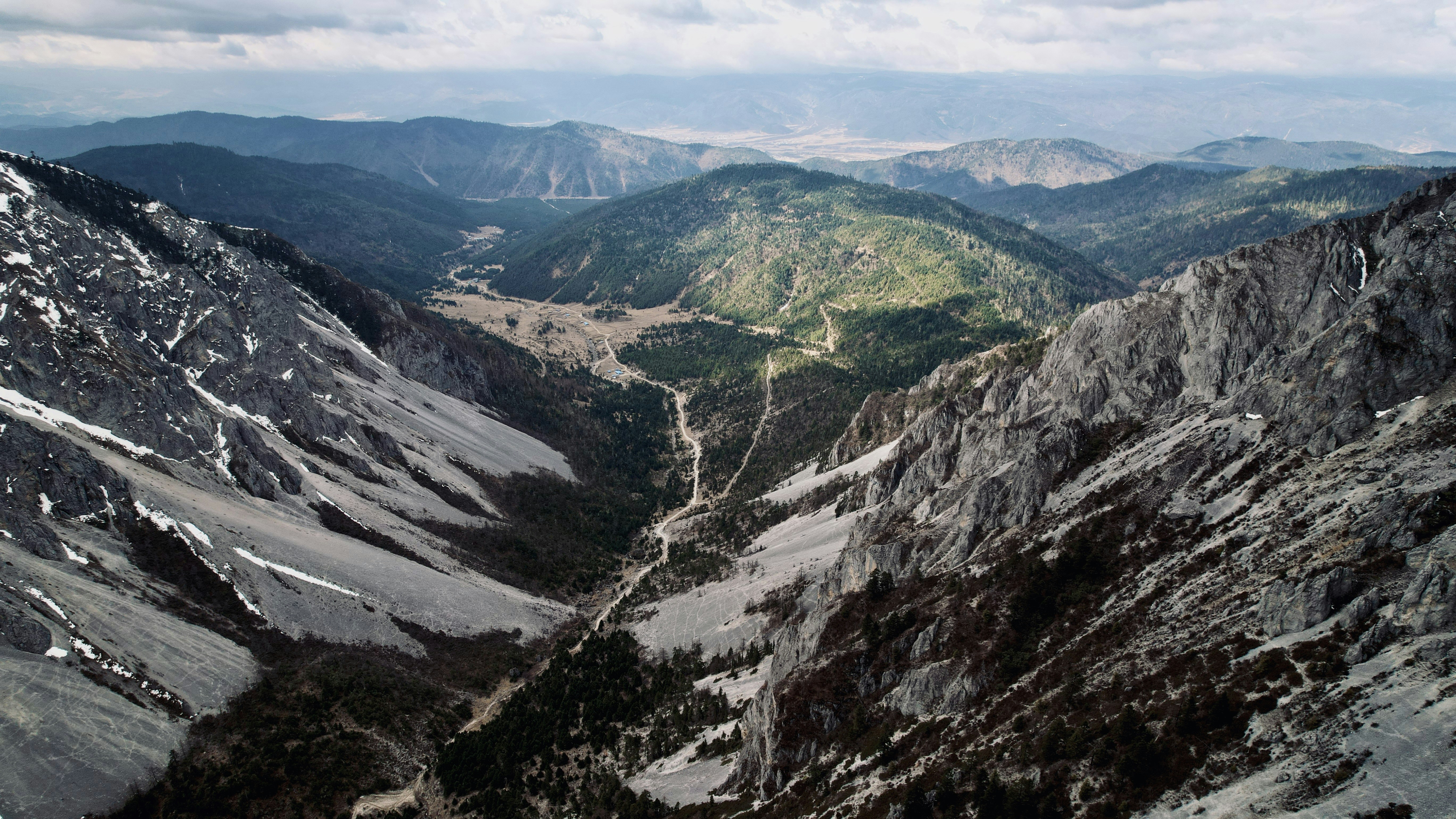 Ridgevale: A Quiet Canyon Between Weathered Peaks