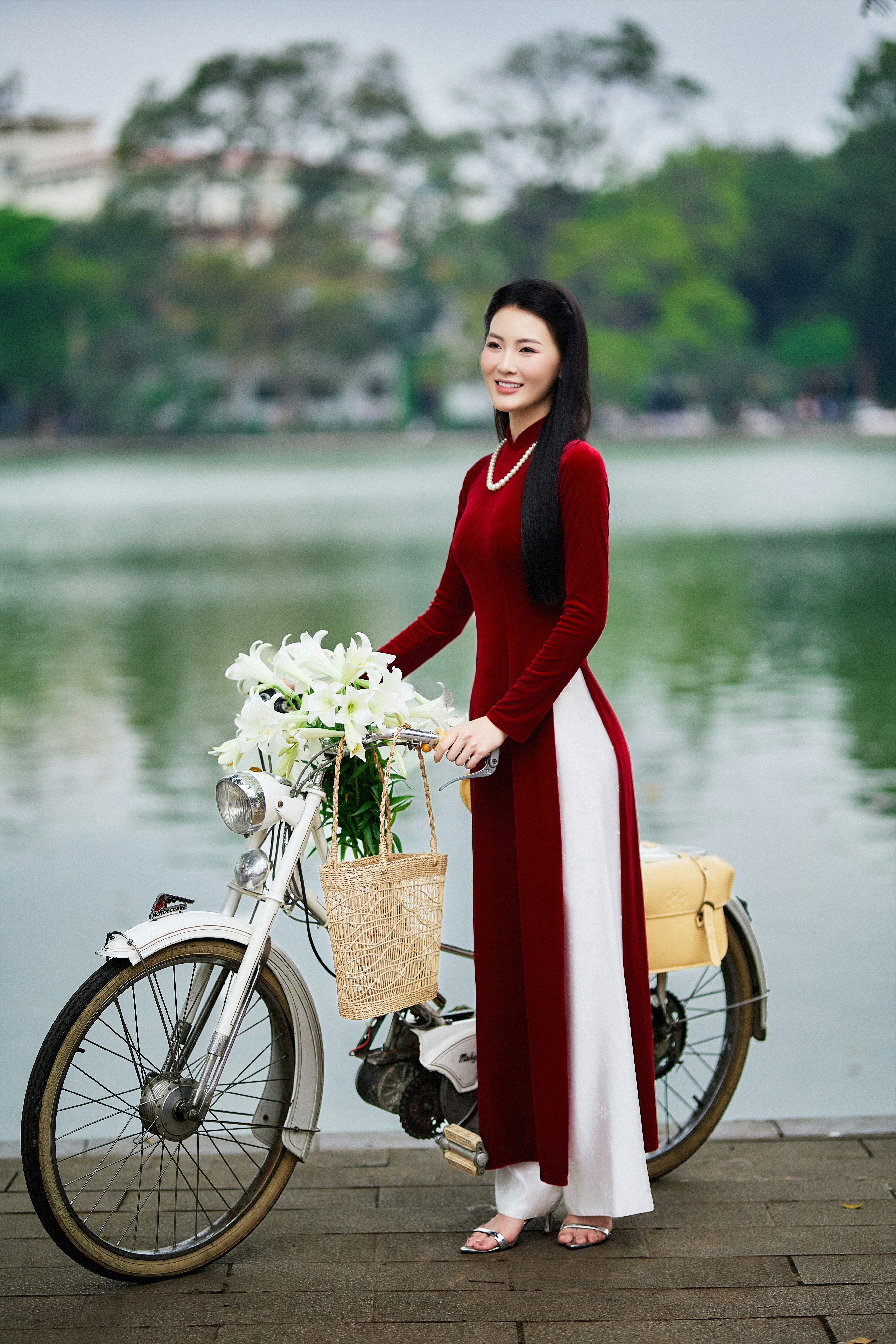 Crimson Áo Ánh Duyên by the Lakeside