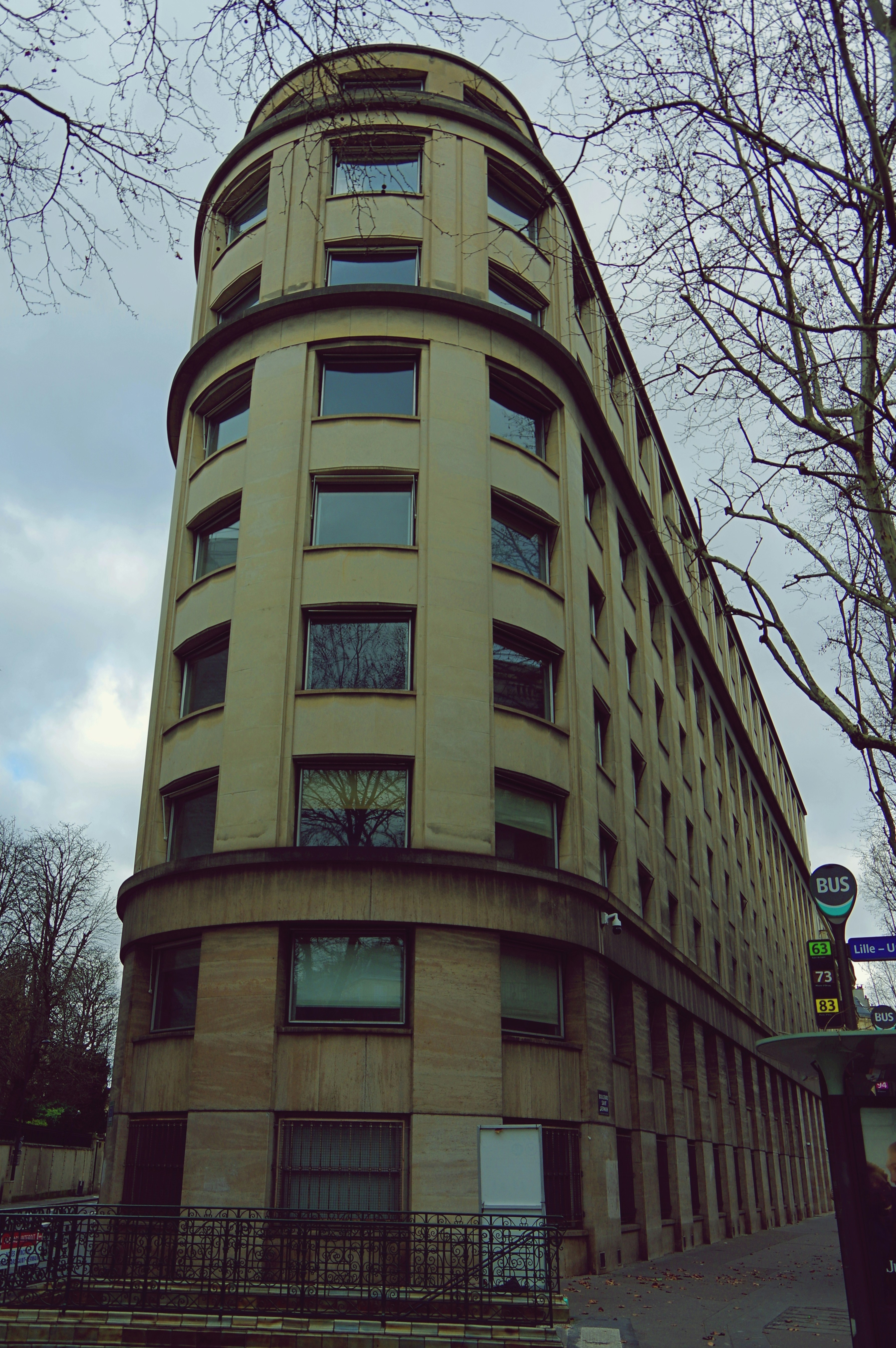 Towering Curve: A Residential Facade Reaches Skyward