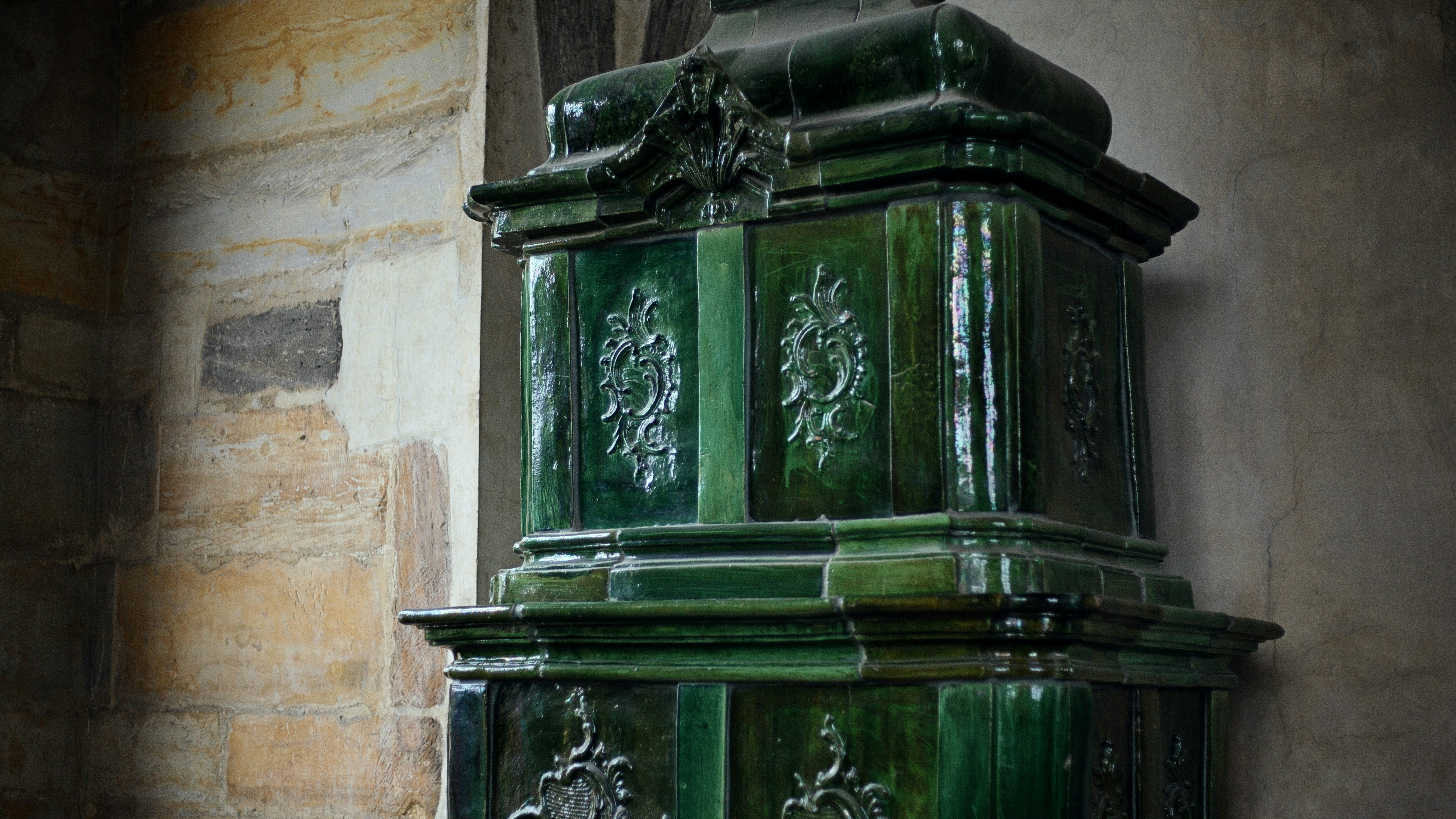 Verdant Victorian Reliquary: A Glimpse of Statuary Green