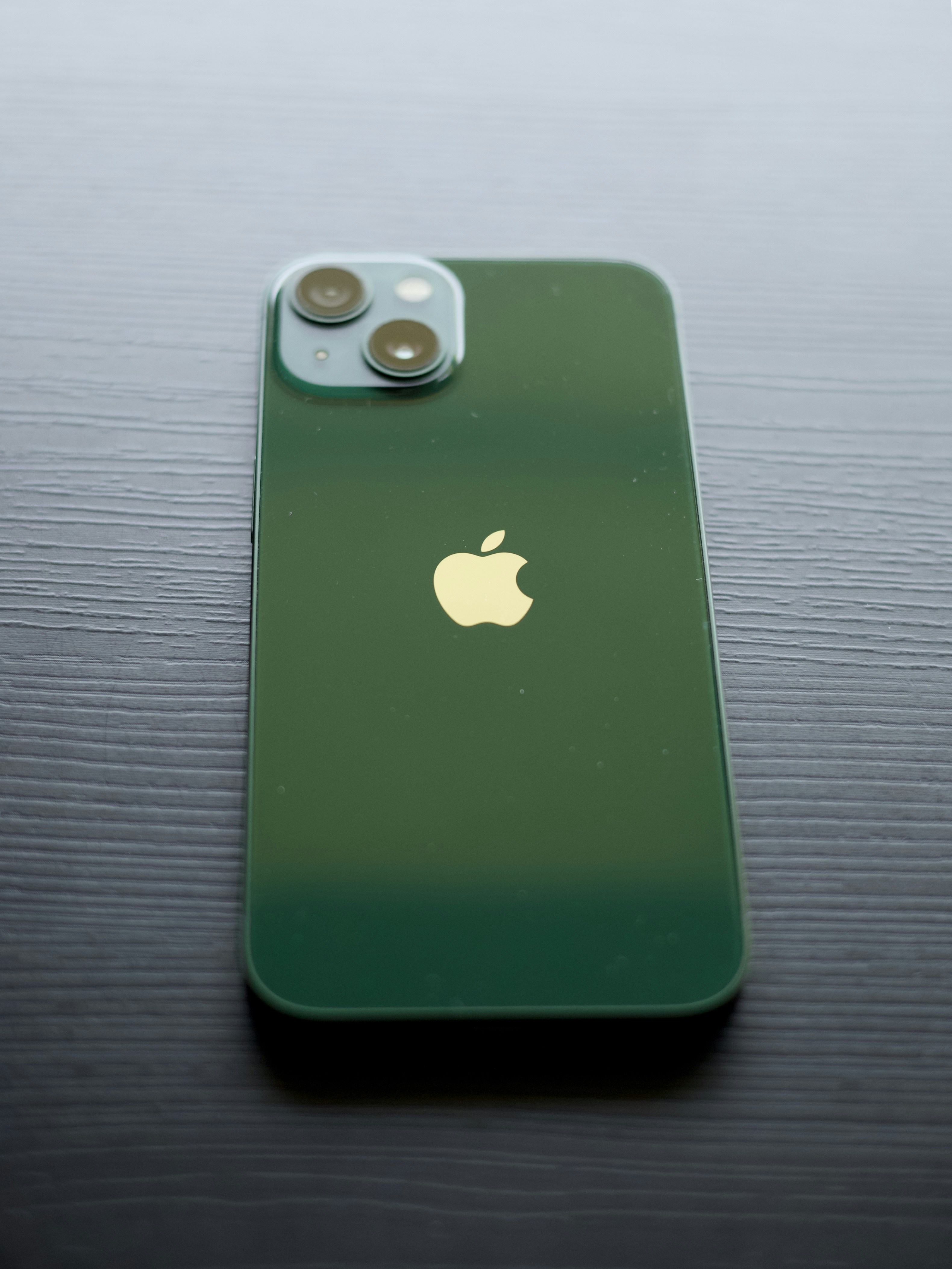 Green Glow: The iPhone Silence on a Wooden Stage