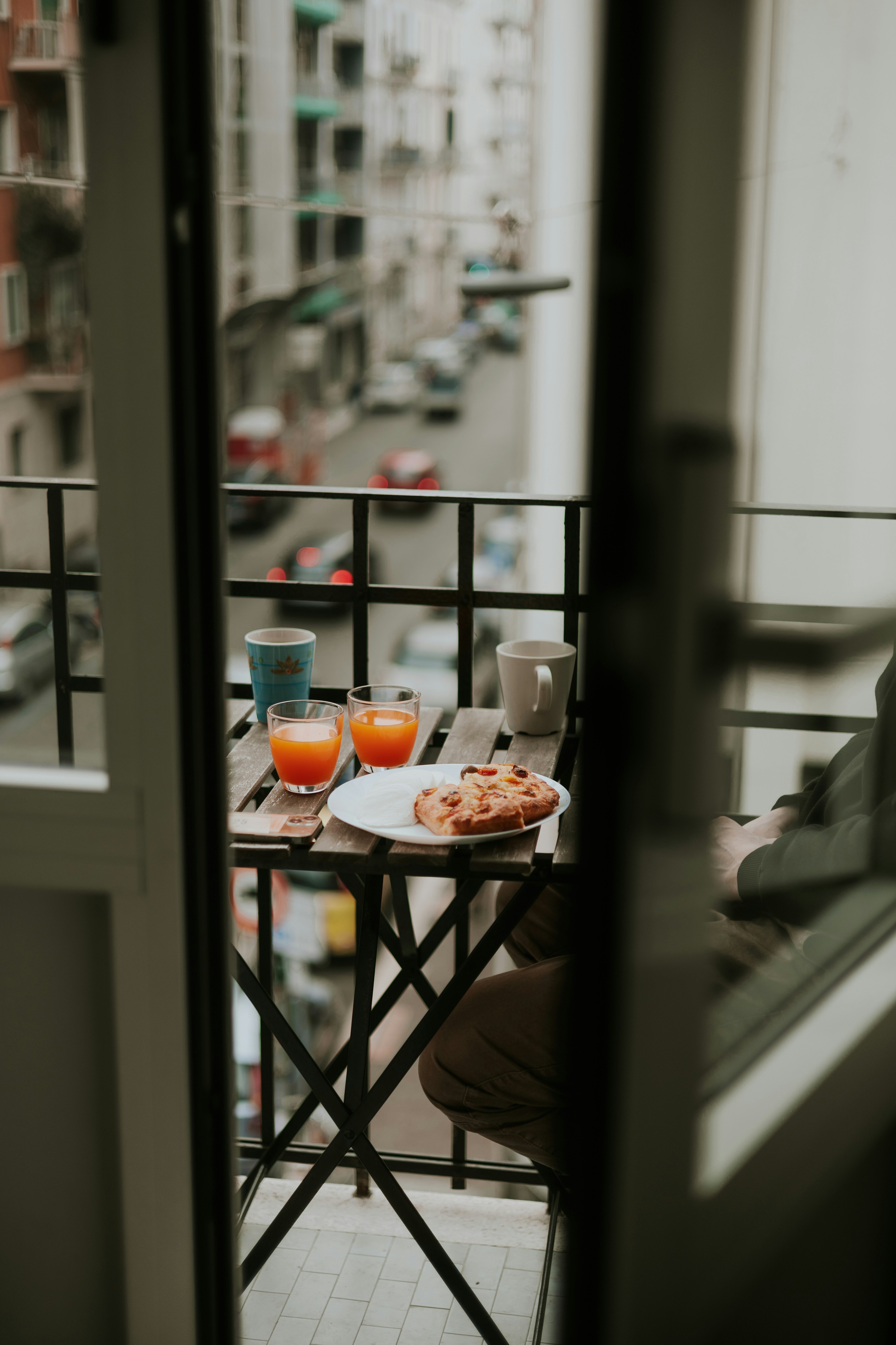 Breakfast on a Narrow Balcony: Pastry, Juices, and a City Wake-Up