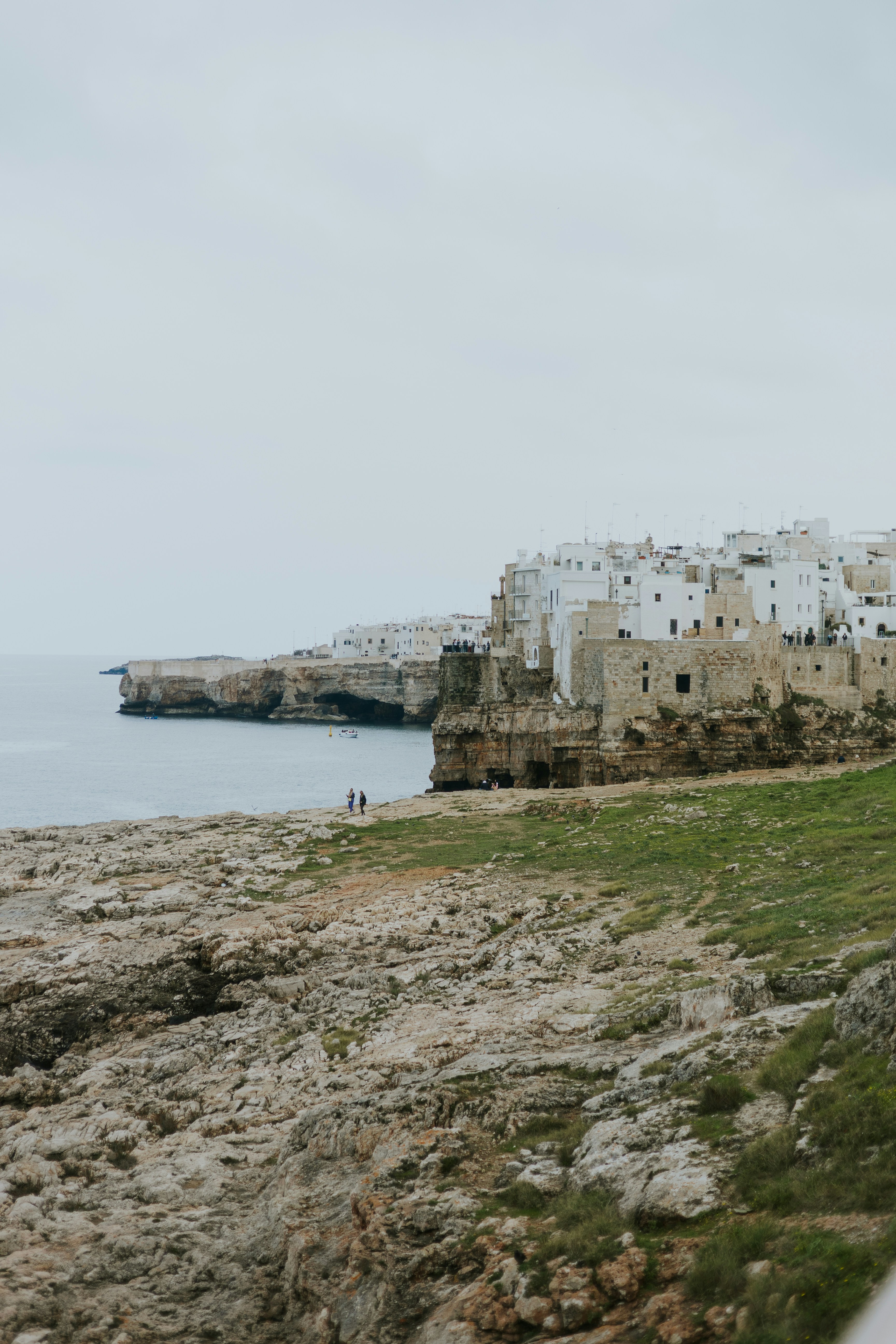 Cliffs and Whitewashed Rows: Coastal Town Clustering by the Sea