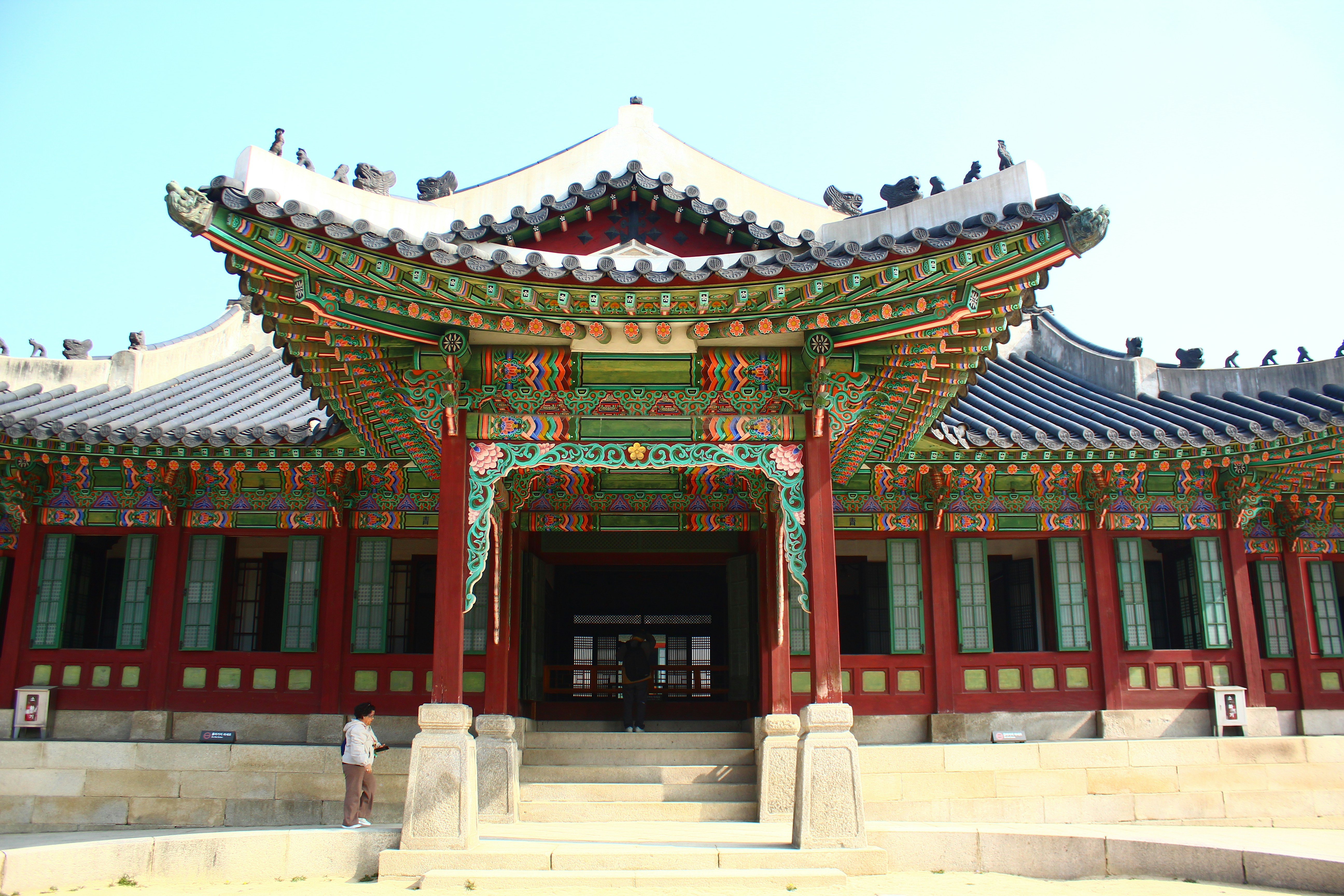 Gate of Color and Crest: A Korean Confidently Painted Courtyard