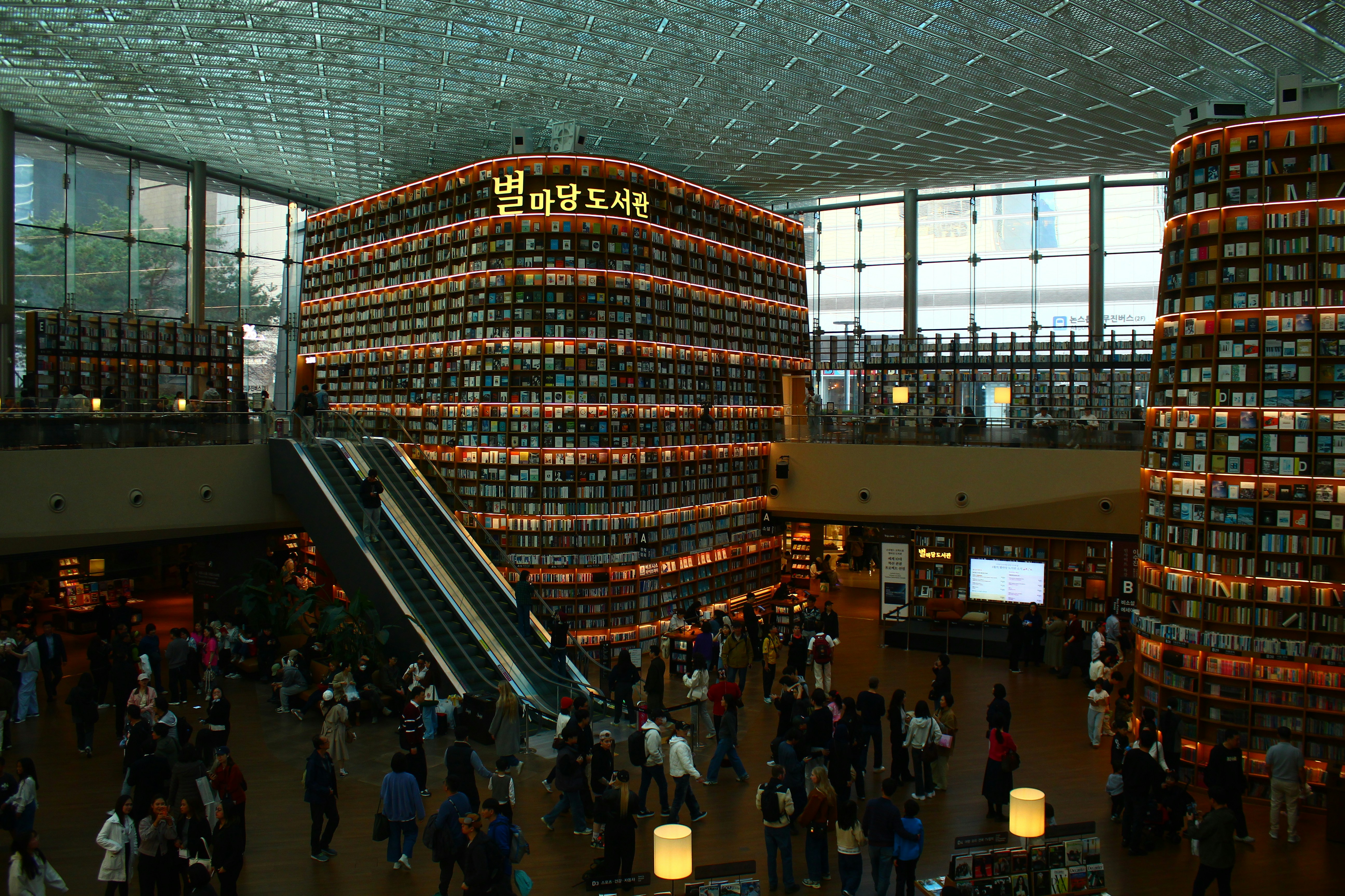 Colossal Circles: A Multistory Library Hall of Endless Shelves