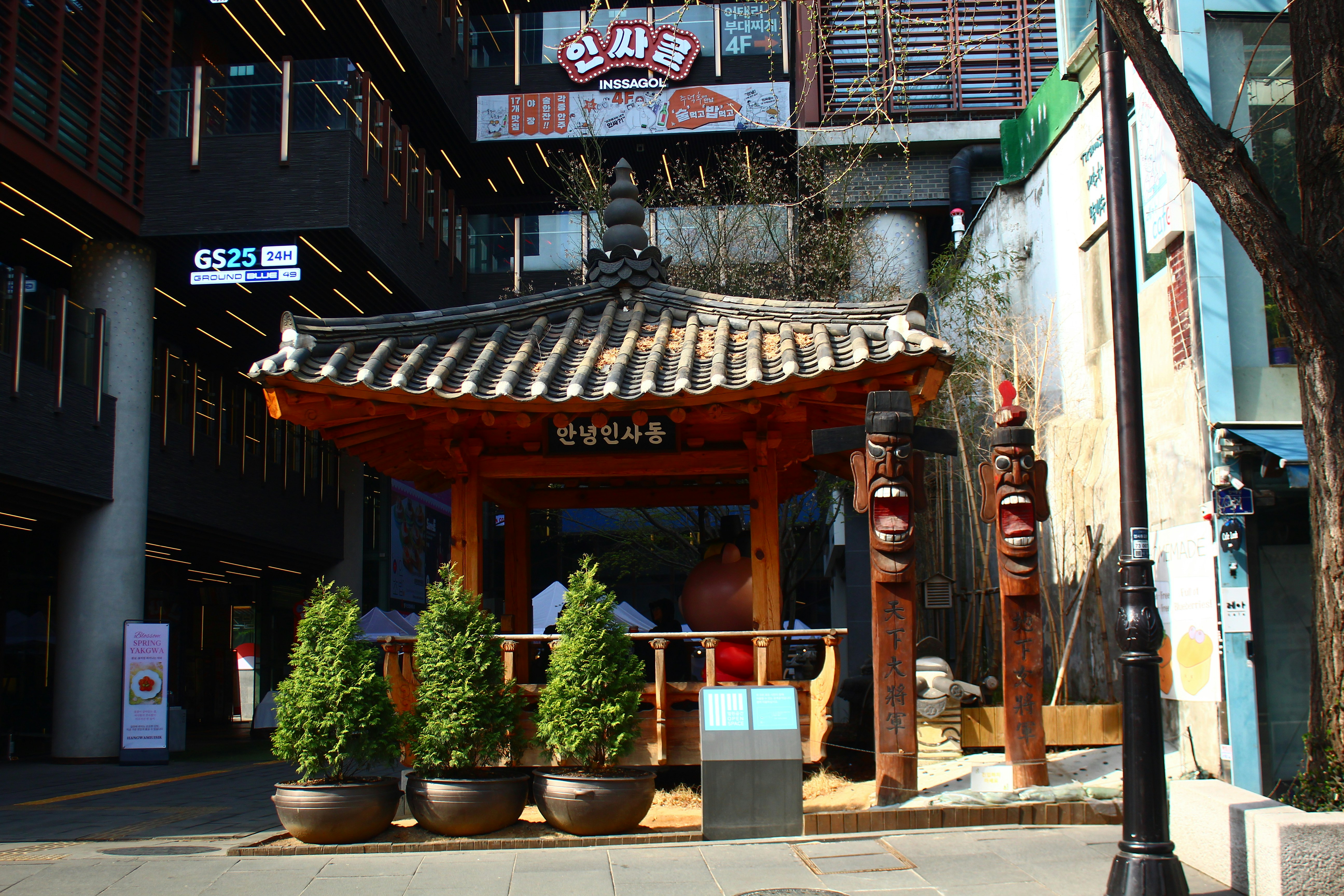 Temple Gate in the City: A Compact Shrine Amid Modern Shopfronts