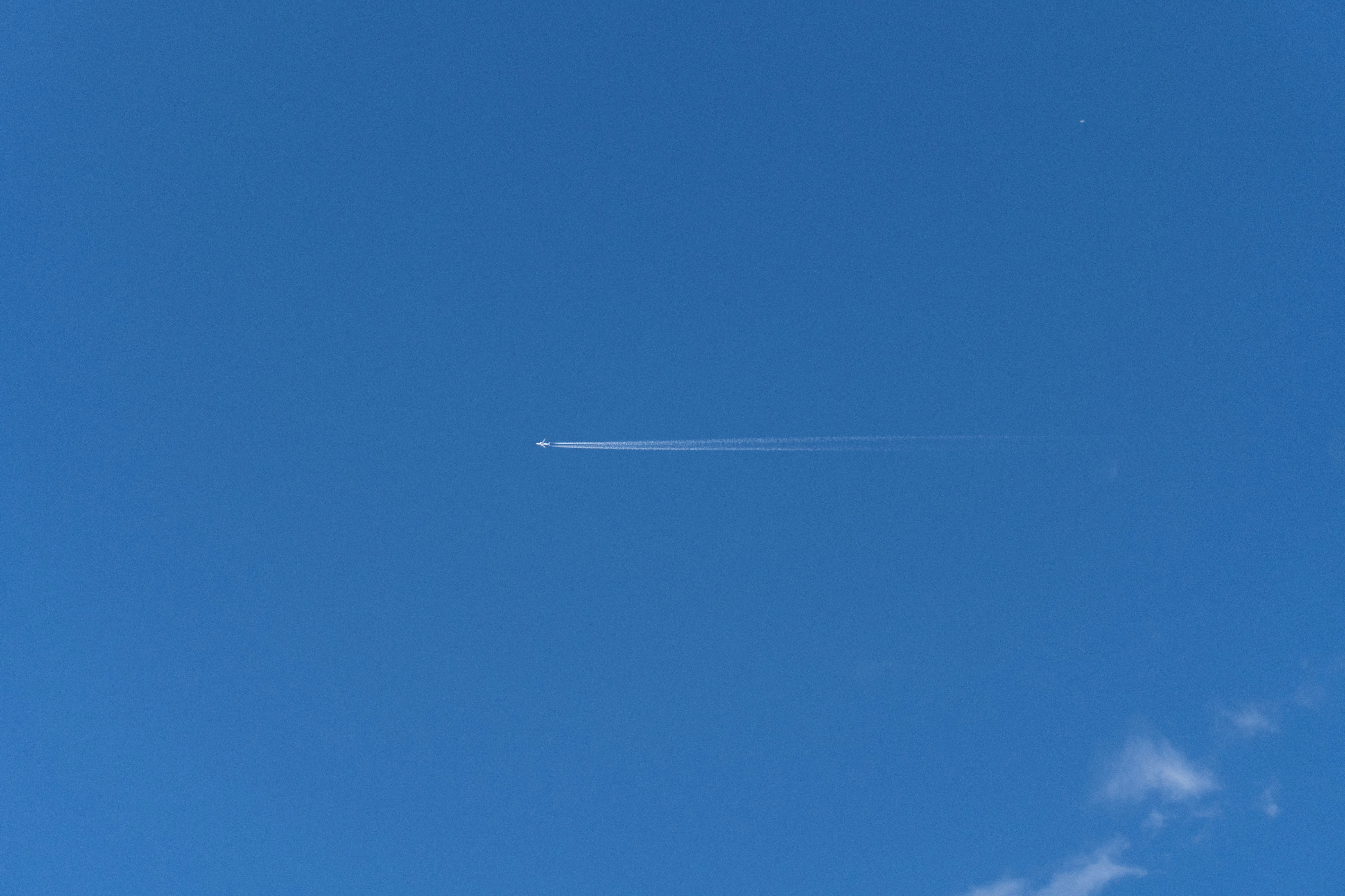 Aerial Trace: Subtle Jet Line Across Clear Sky