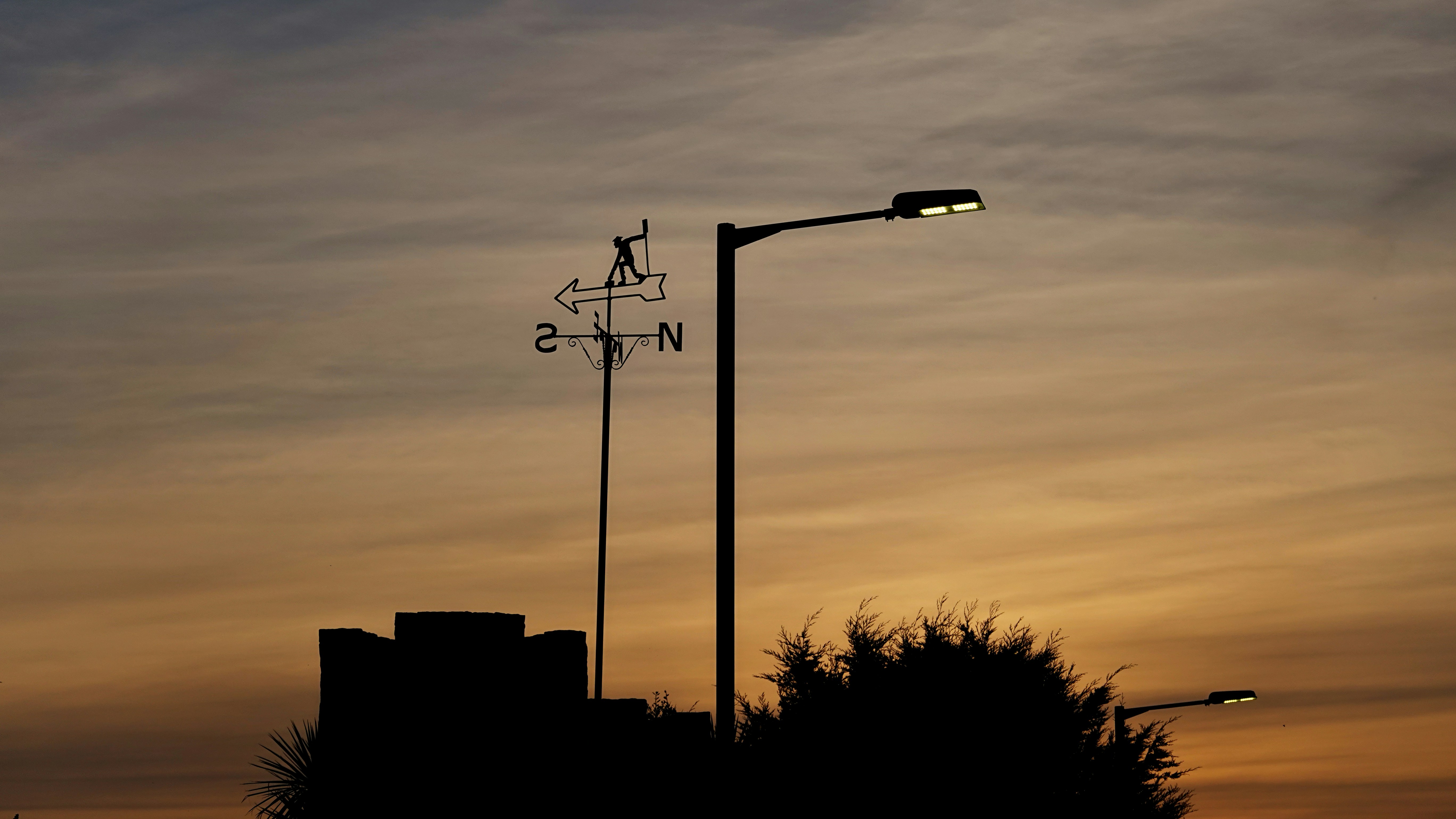 Horizon Lanterns at Dusk