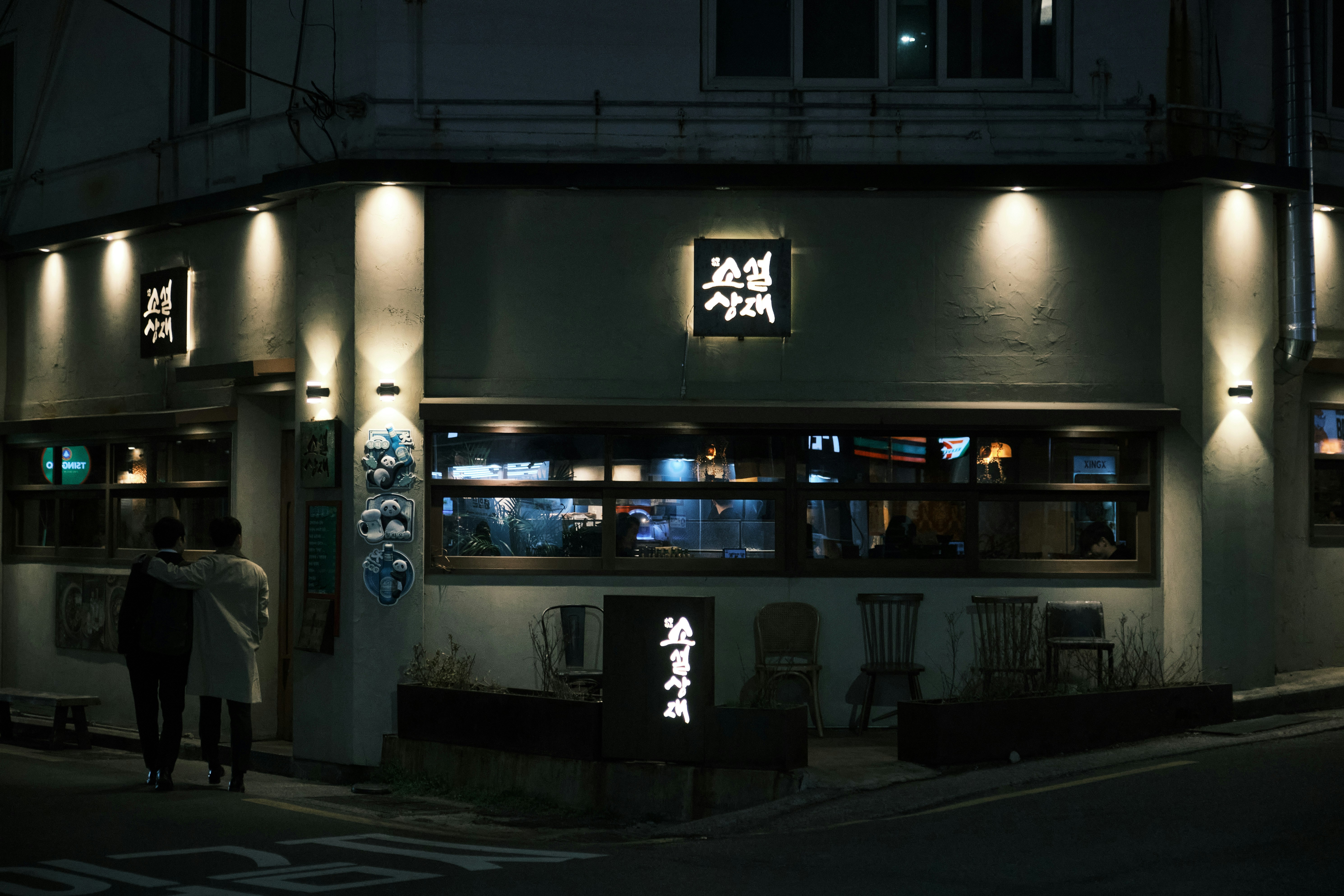 Dim Neon Ichi: Nightlife at the Quiet Corner Izakaya