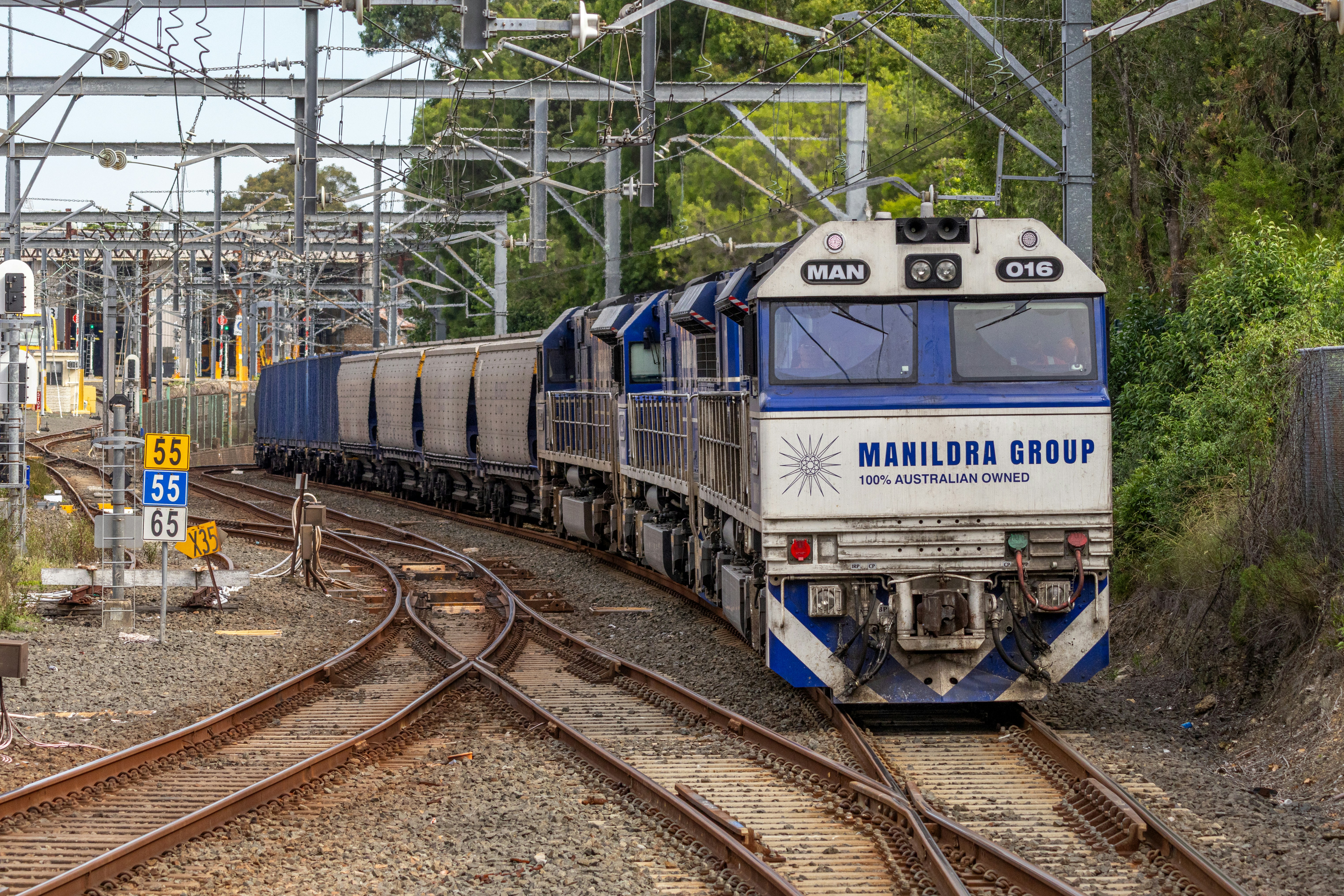 Locomotive Glide: A Heavy Freight Rounds the Bend under Overcast Tracks