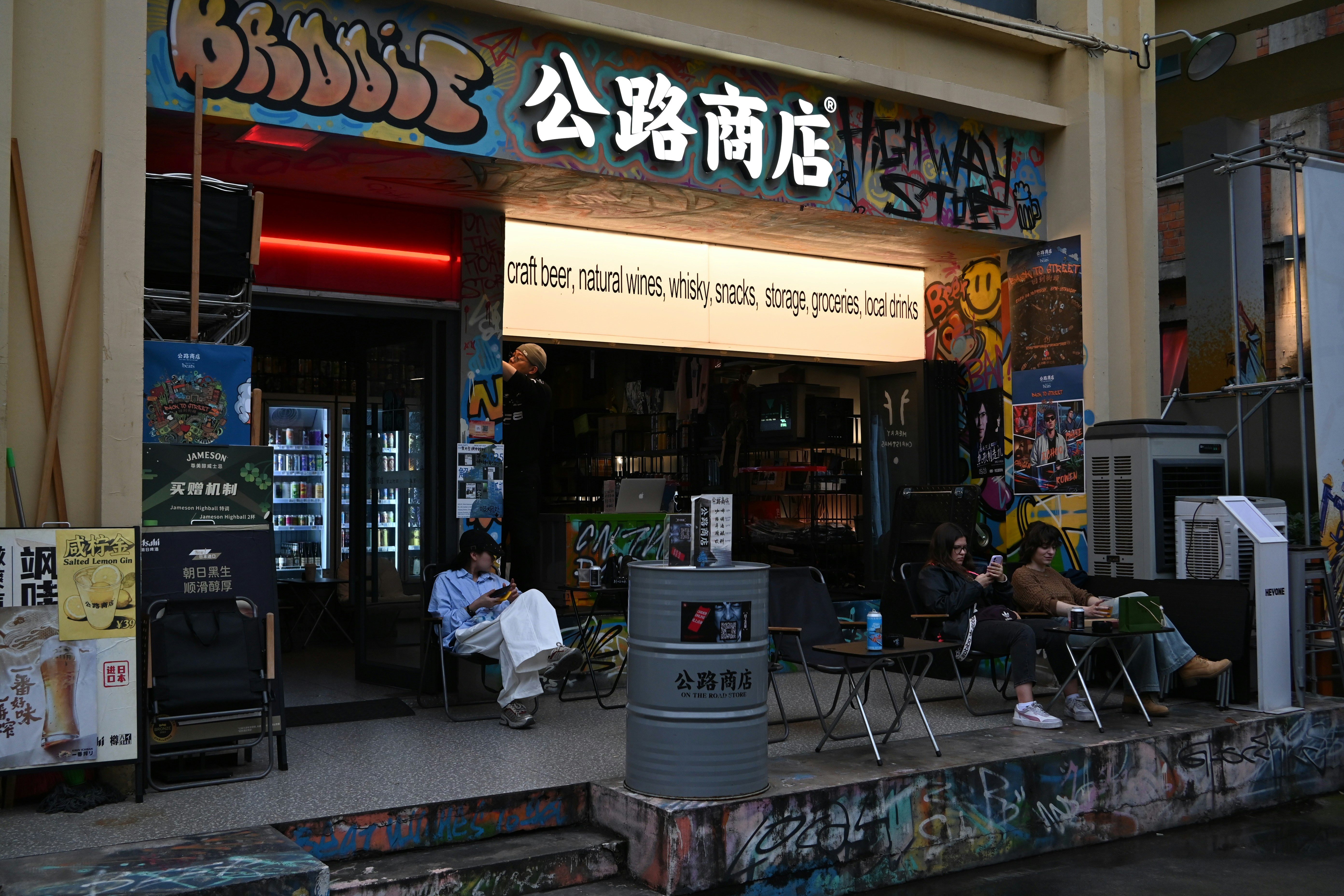 Streetfront Café: Graffiti, Lanterns and a Quiet Assembly Line of Passersby