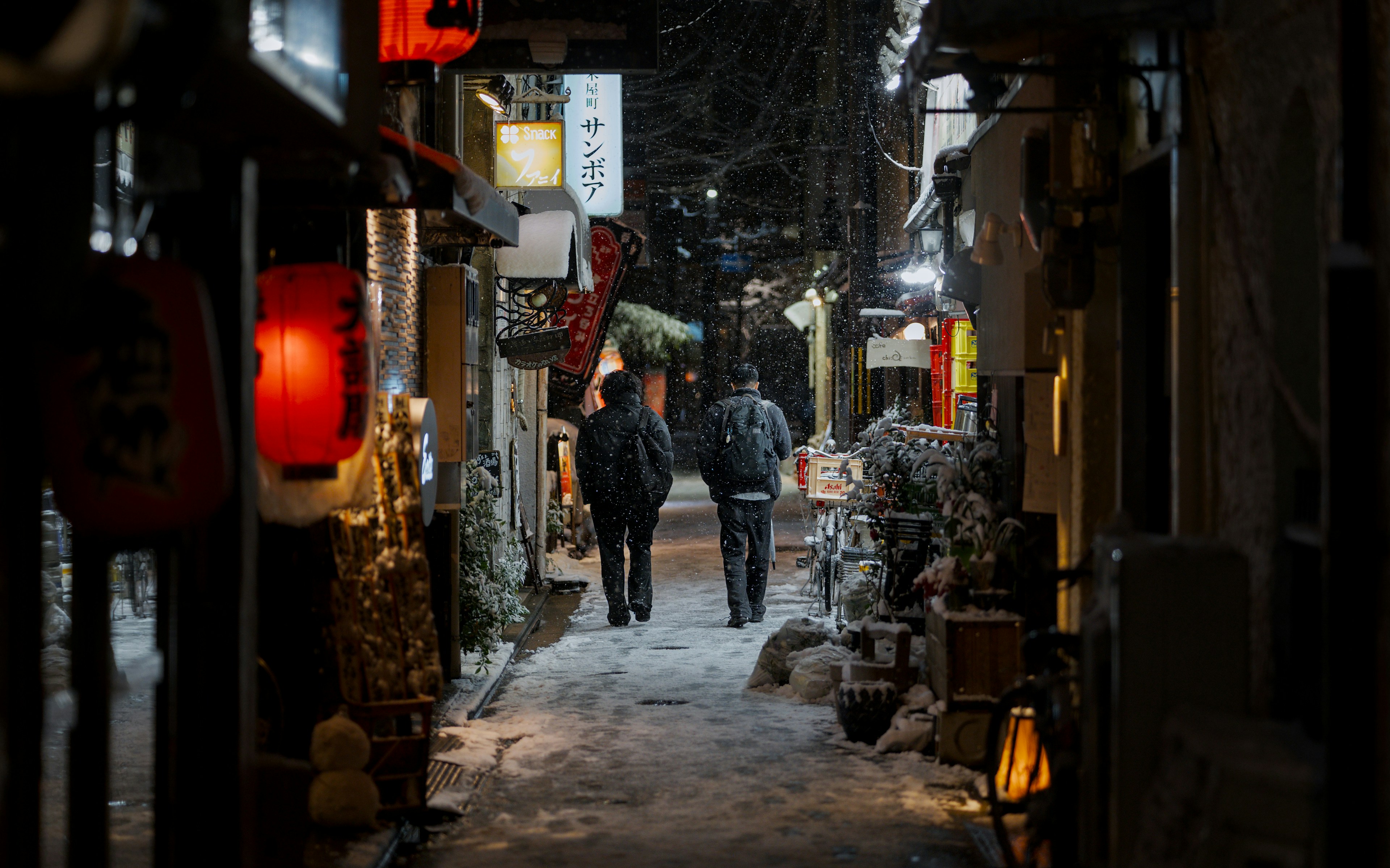 Snowy Lantern Alley: Evening Stroll Through a Damp Japanese Street