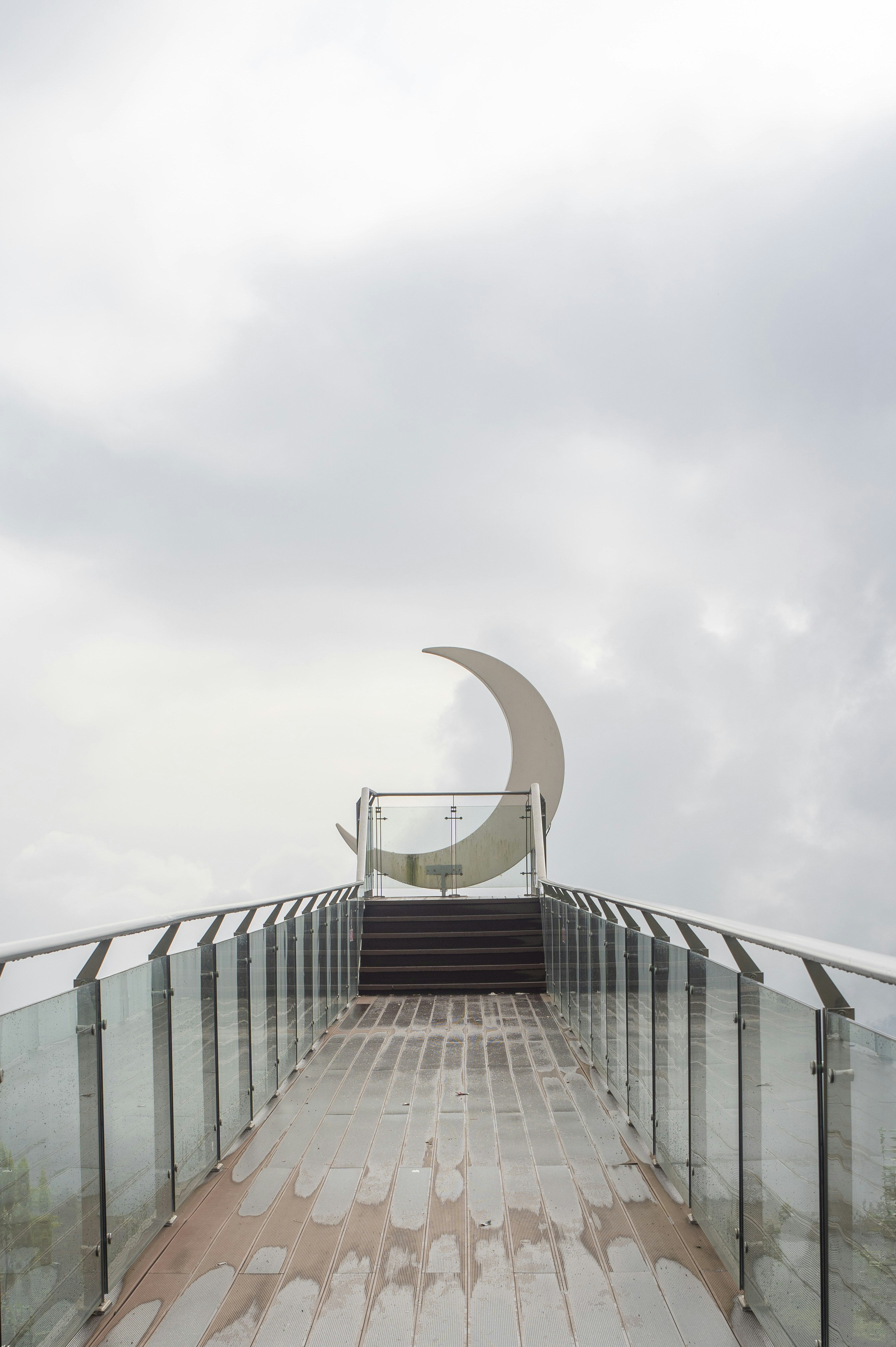 Gateway to the Skywards: A Glass-Rimmed Walk to the Crescent