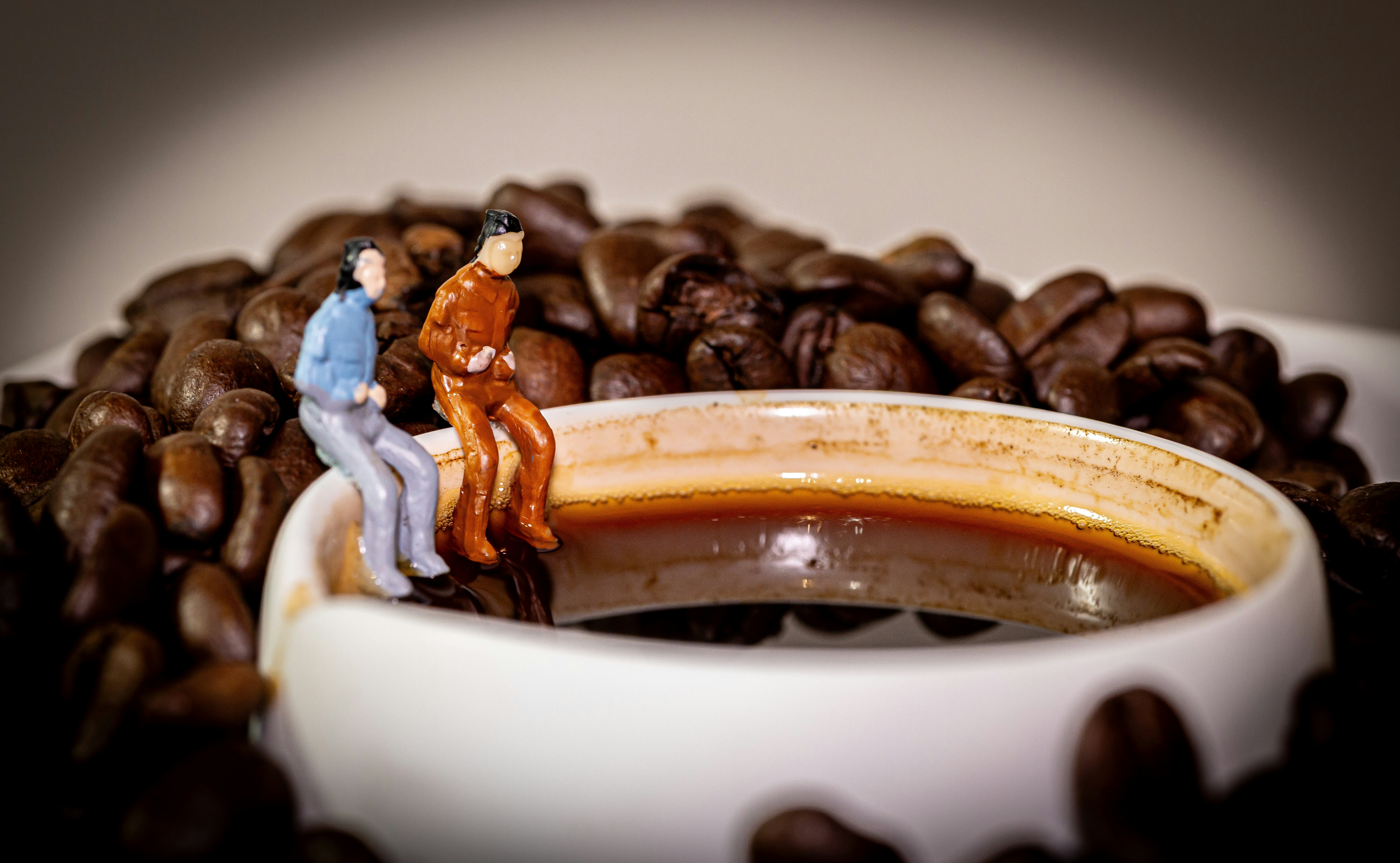 Whispers over a Cup: Tiny Figures by the Rim