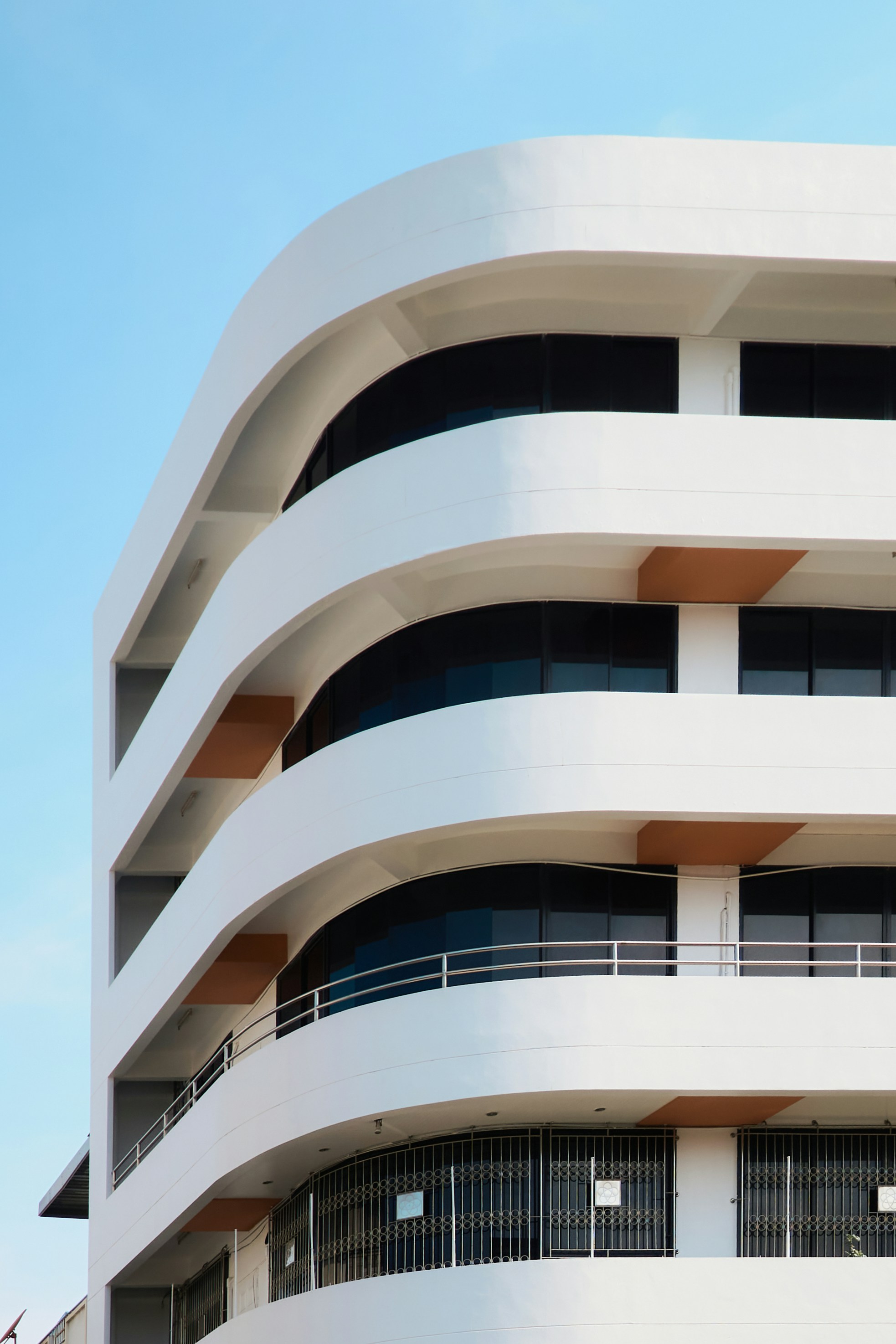 Curved White Majesty: The Tiered Facade of a Modernist Building
