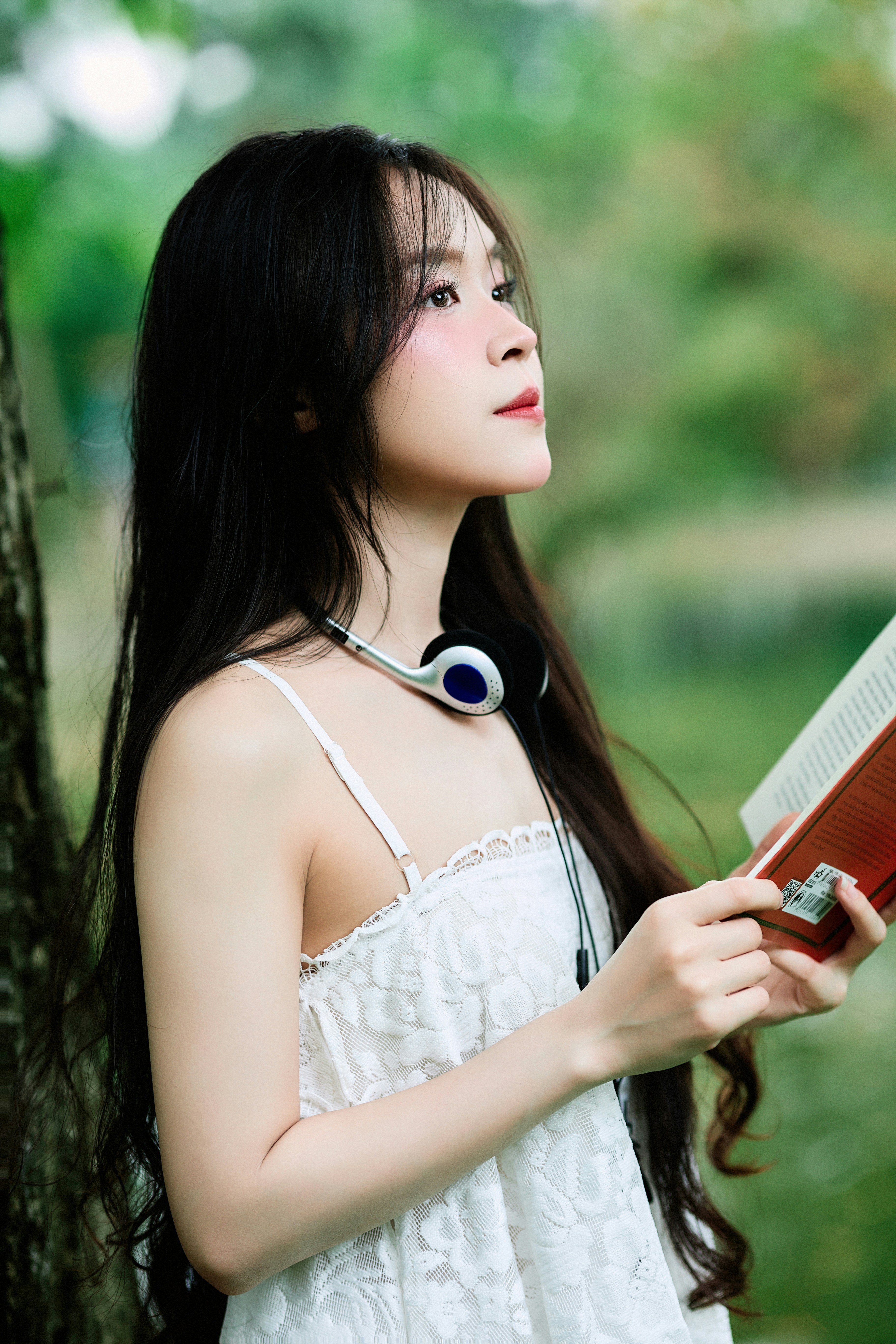 Quiet Reverie: A Portrait of Focus and Light