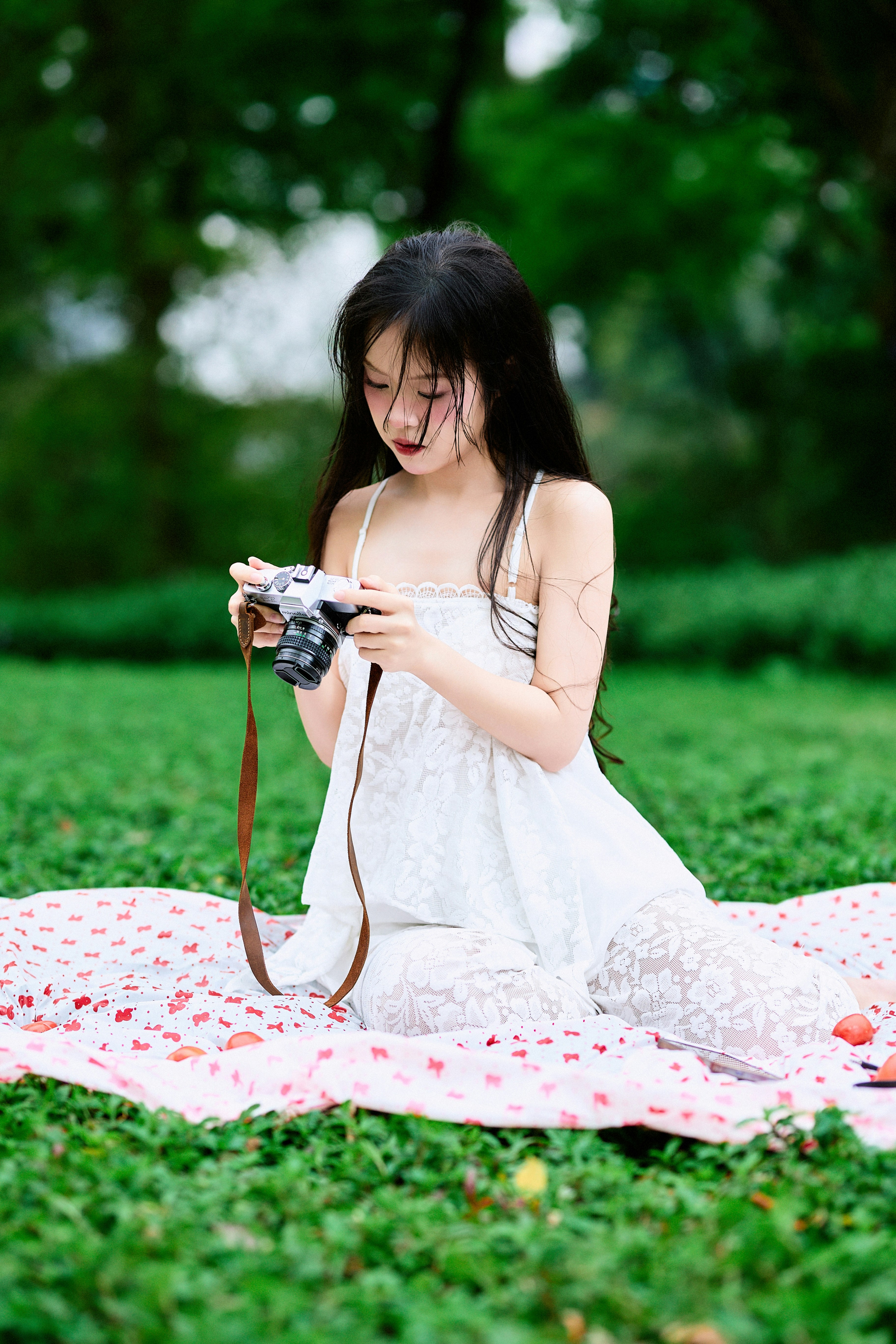 Soft Focus in the Park: A Moment with a Vintage Camera
