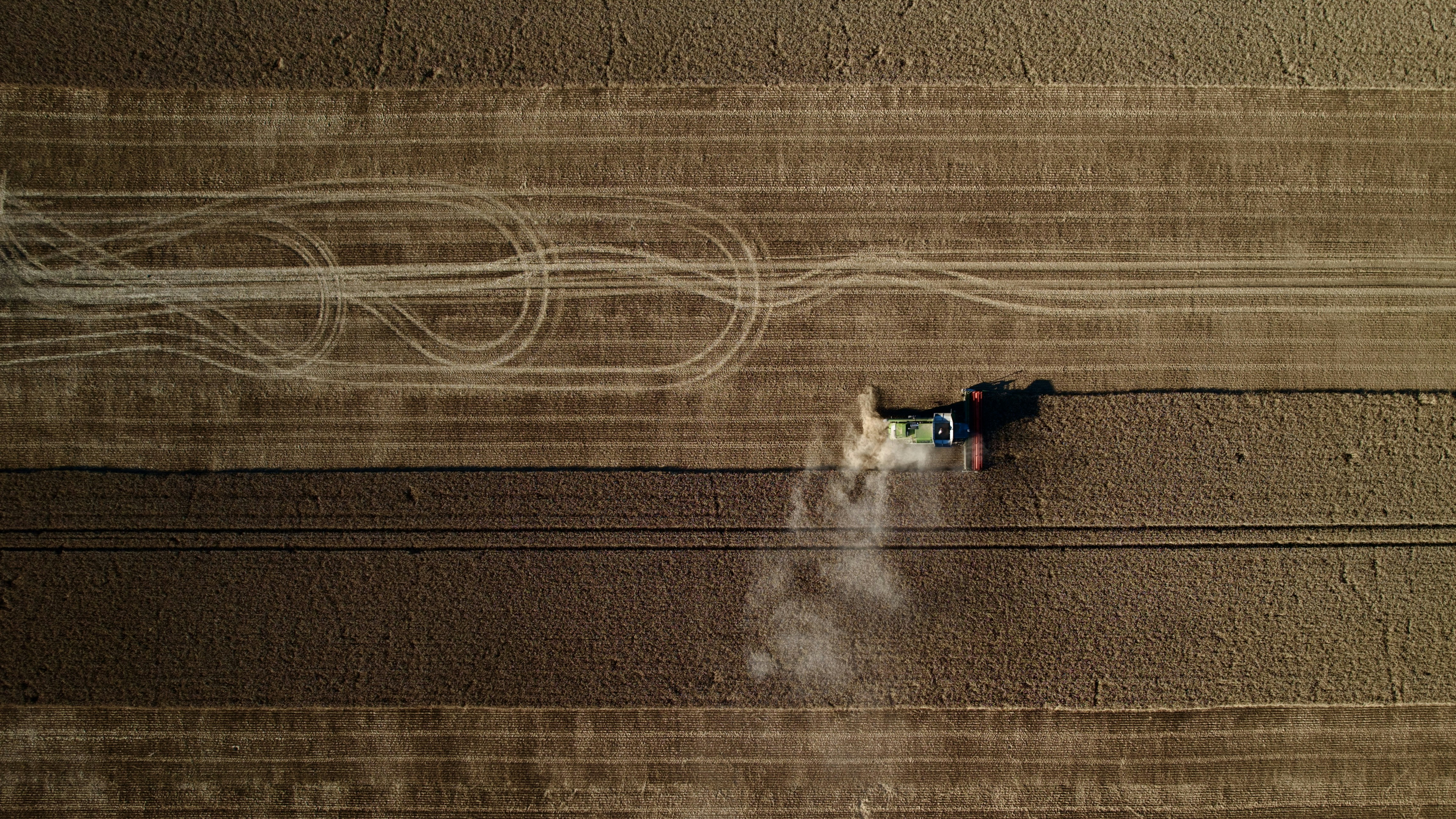 Dust Trail: A Drone’s Eye View of a Carving Run Across Arid Terrain
