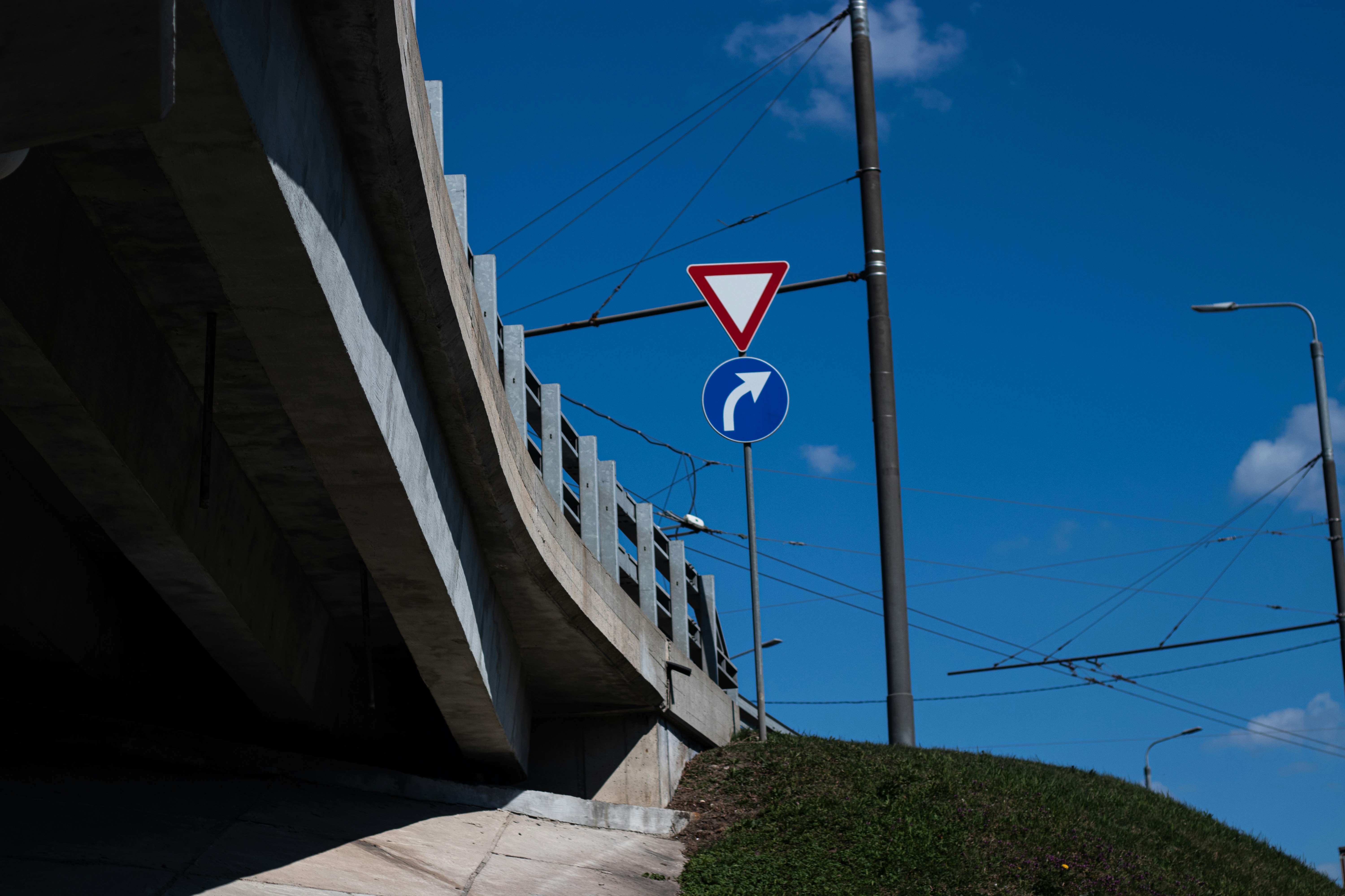 Overpass Curve and Road Sign Convergence