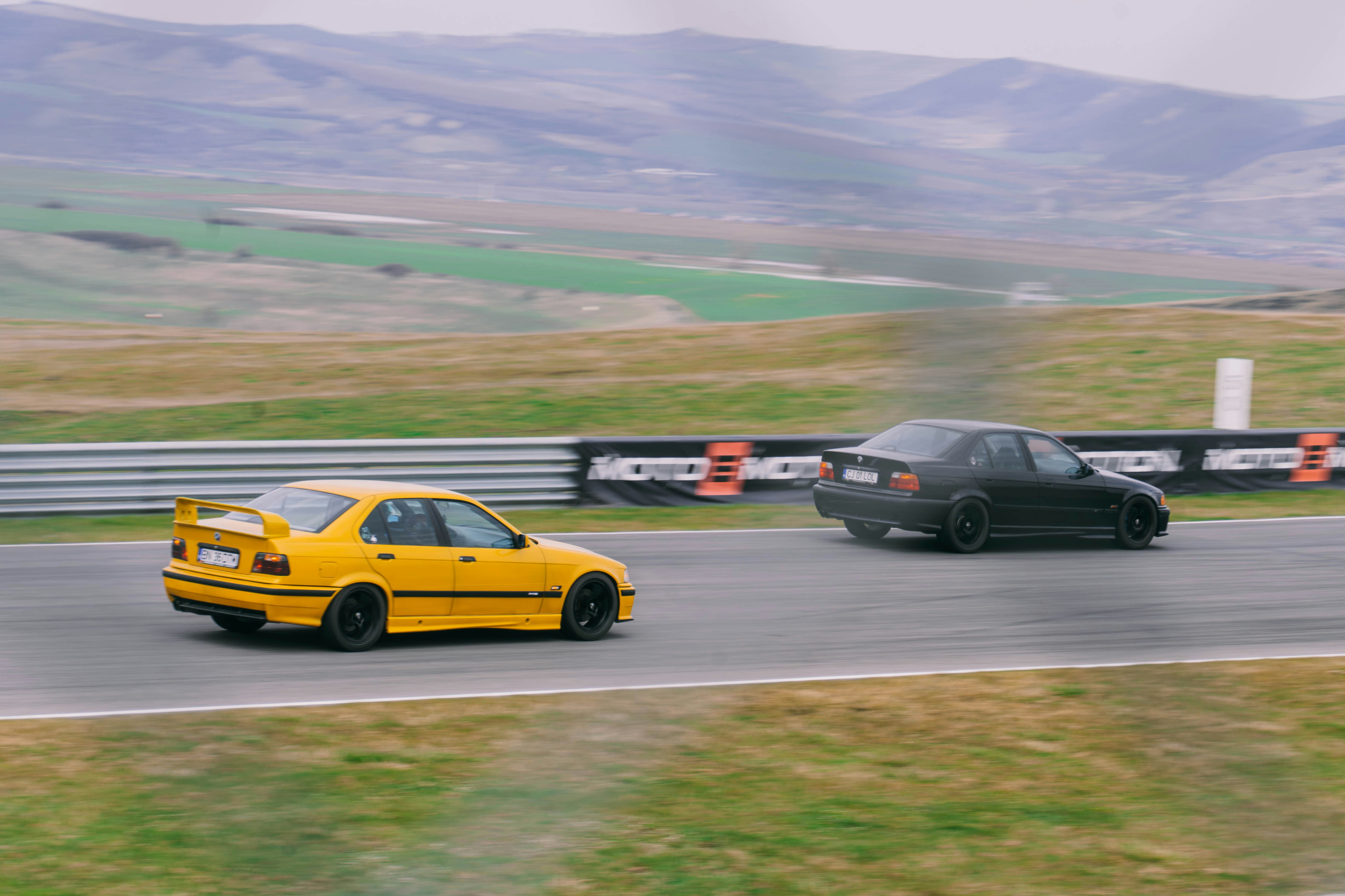 Sprint at Dawn: Yellow Bomber Rejoins the Black Shadow