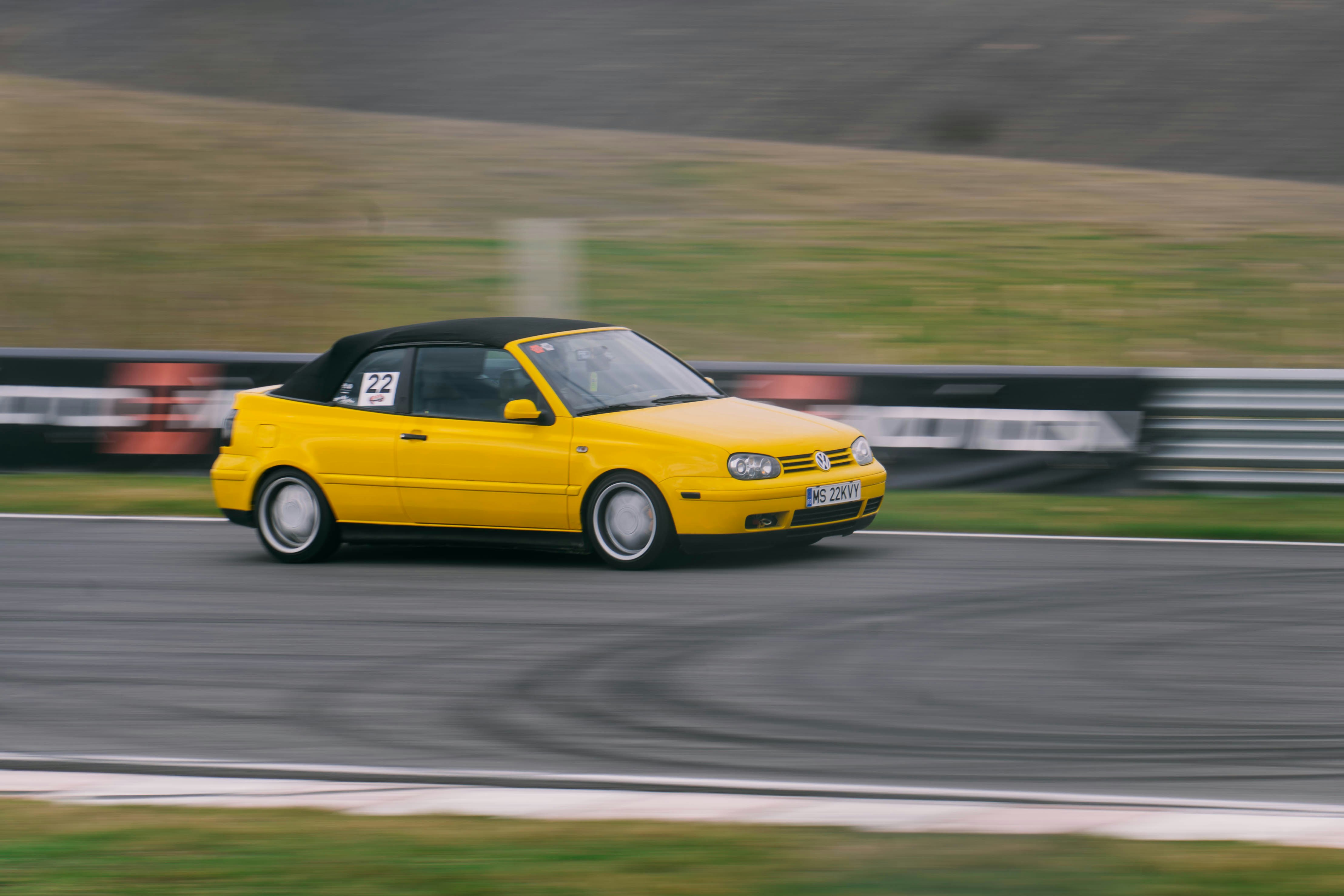 Velocity in Yellow: A Sprinting Hatch on a Windy Circuit