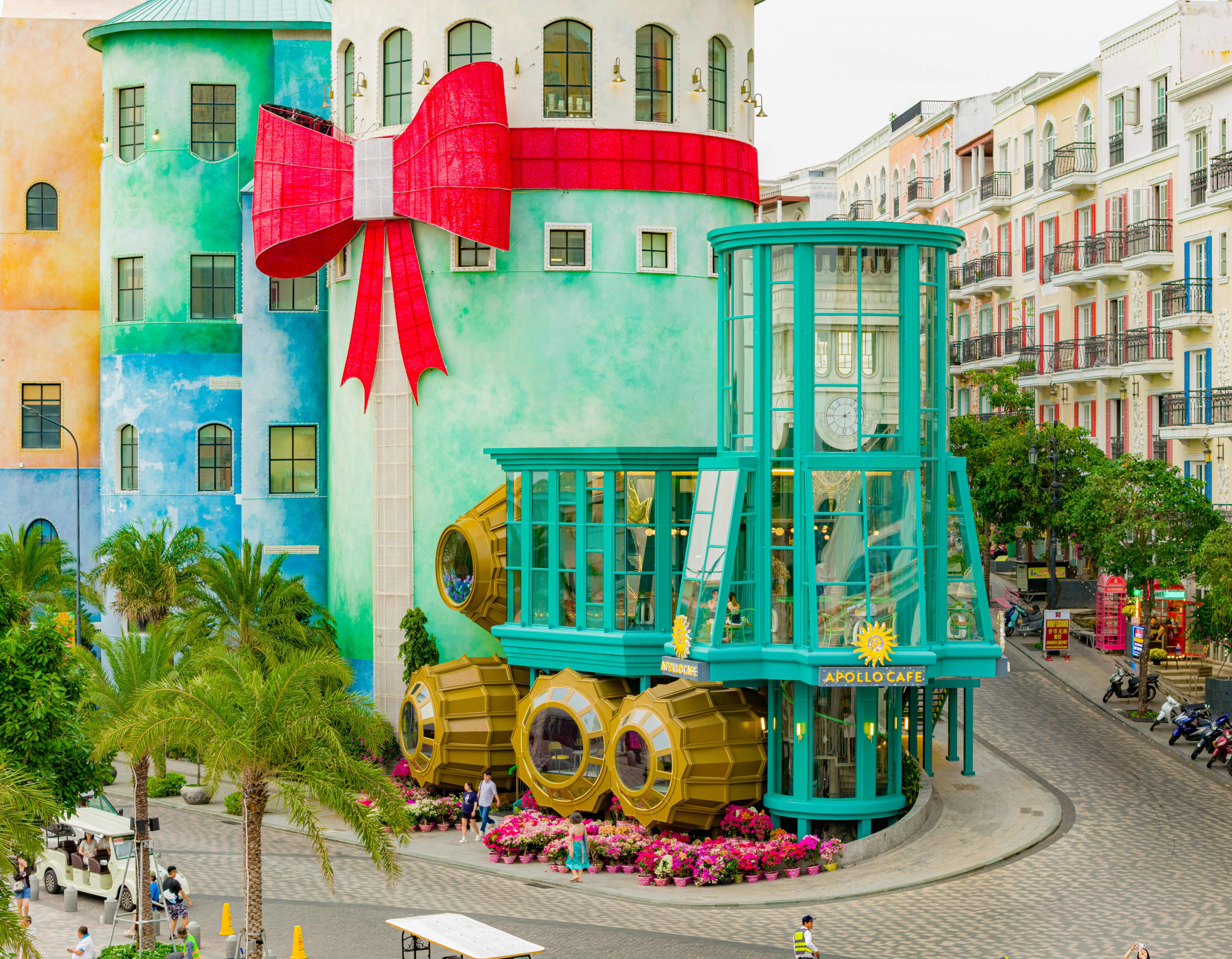 Playful Turquoise Module: The Apollo Café Escalator Car