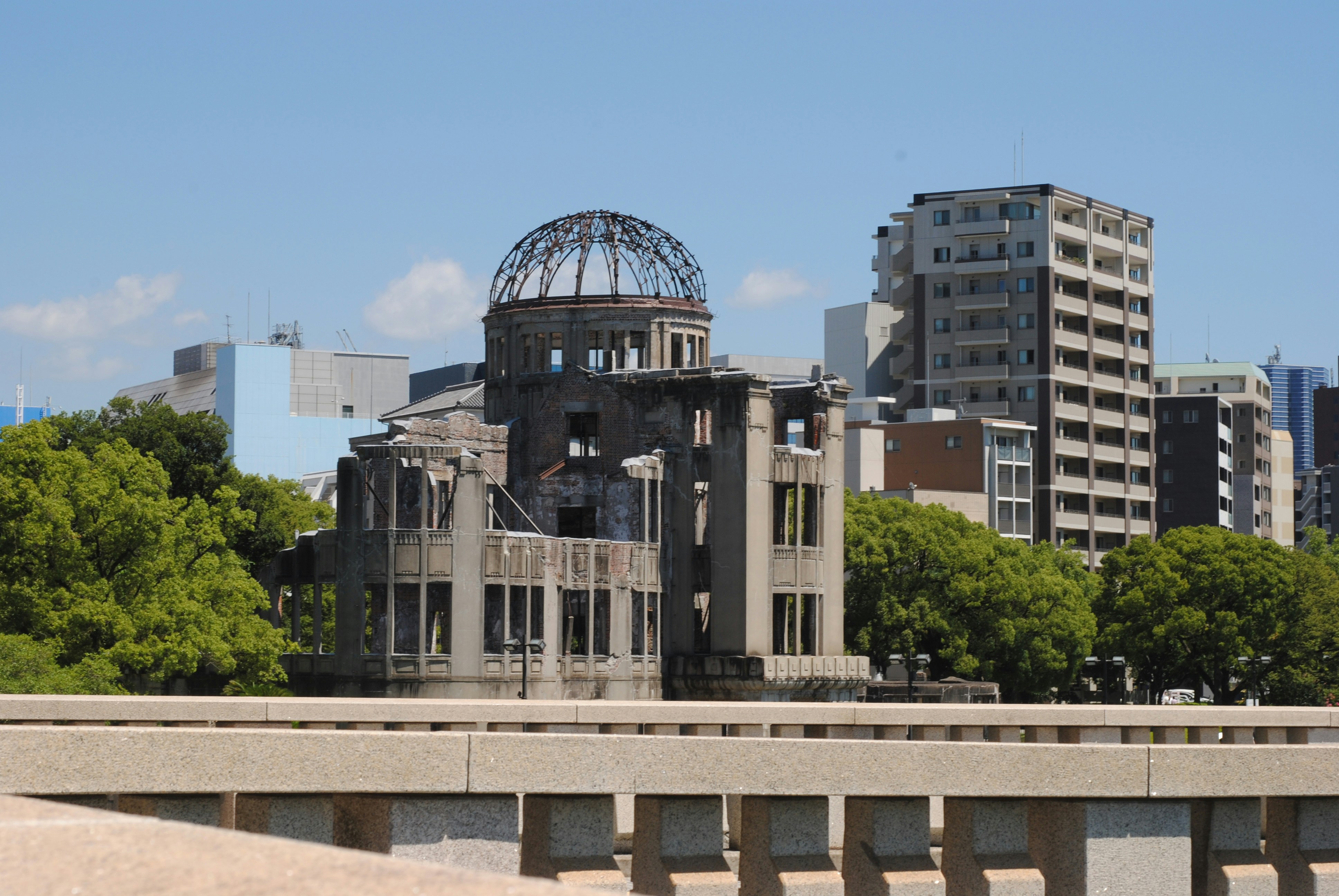Ruins on the Riverfront: Memorial Architecture Amid Urban Growth