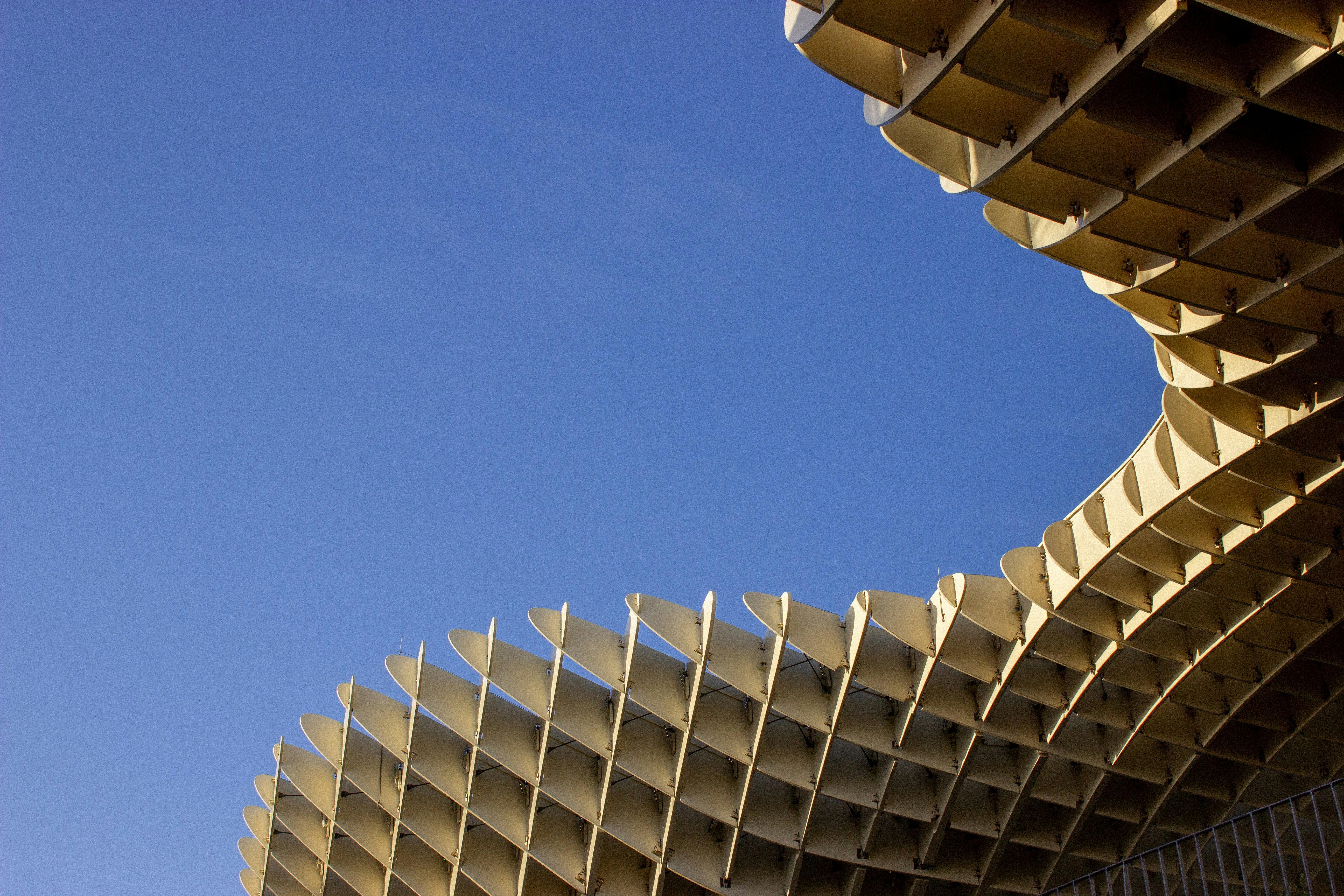 Geometric Facade Waves against a Clear Sky