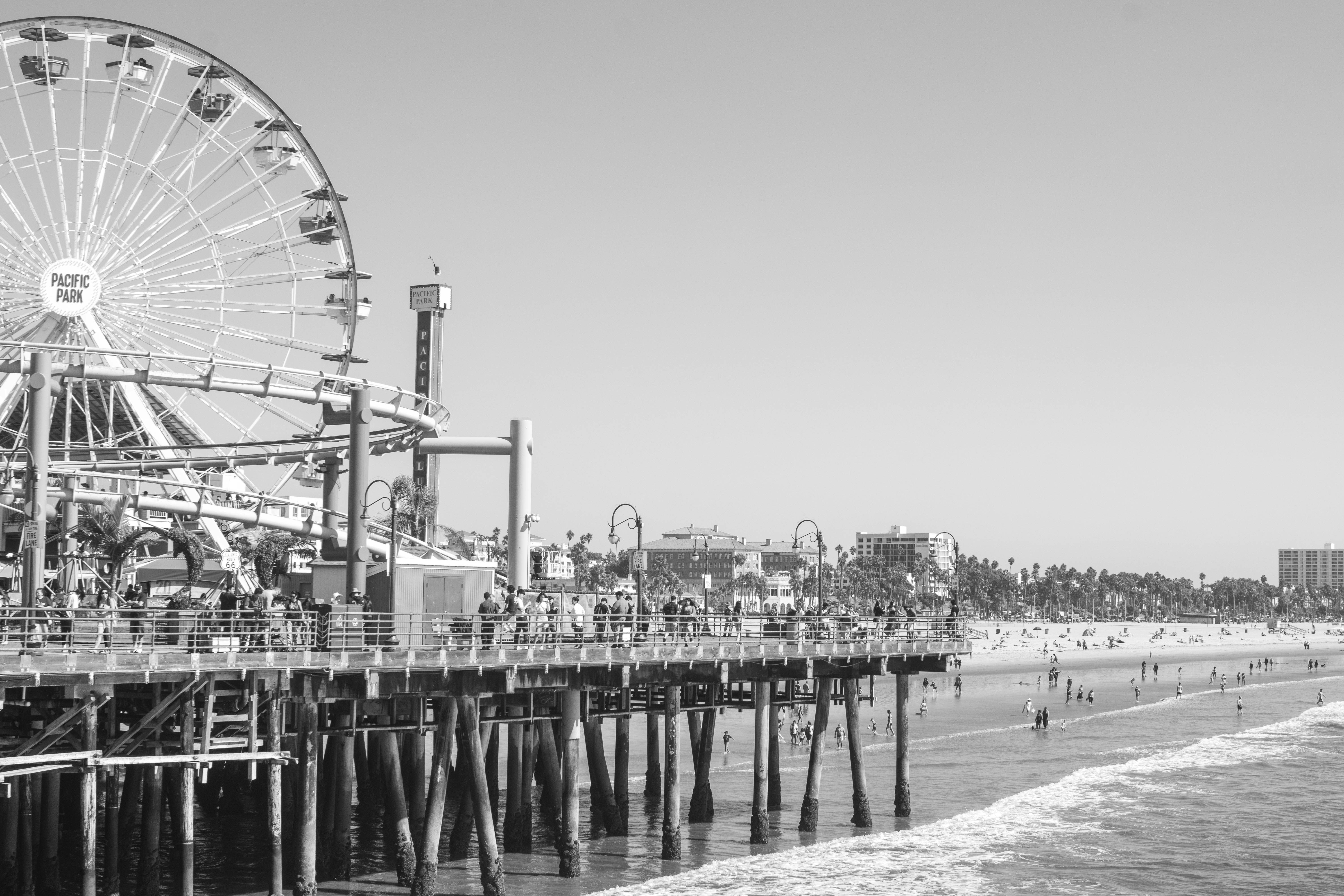 Pierfront Pulse: A Dusk at Pacific Park