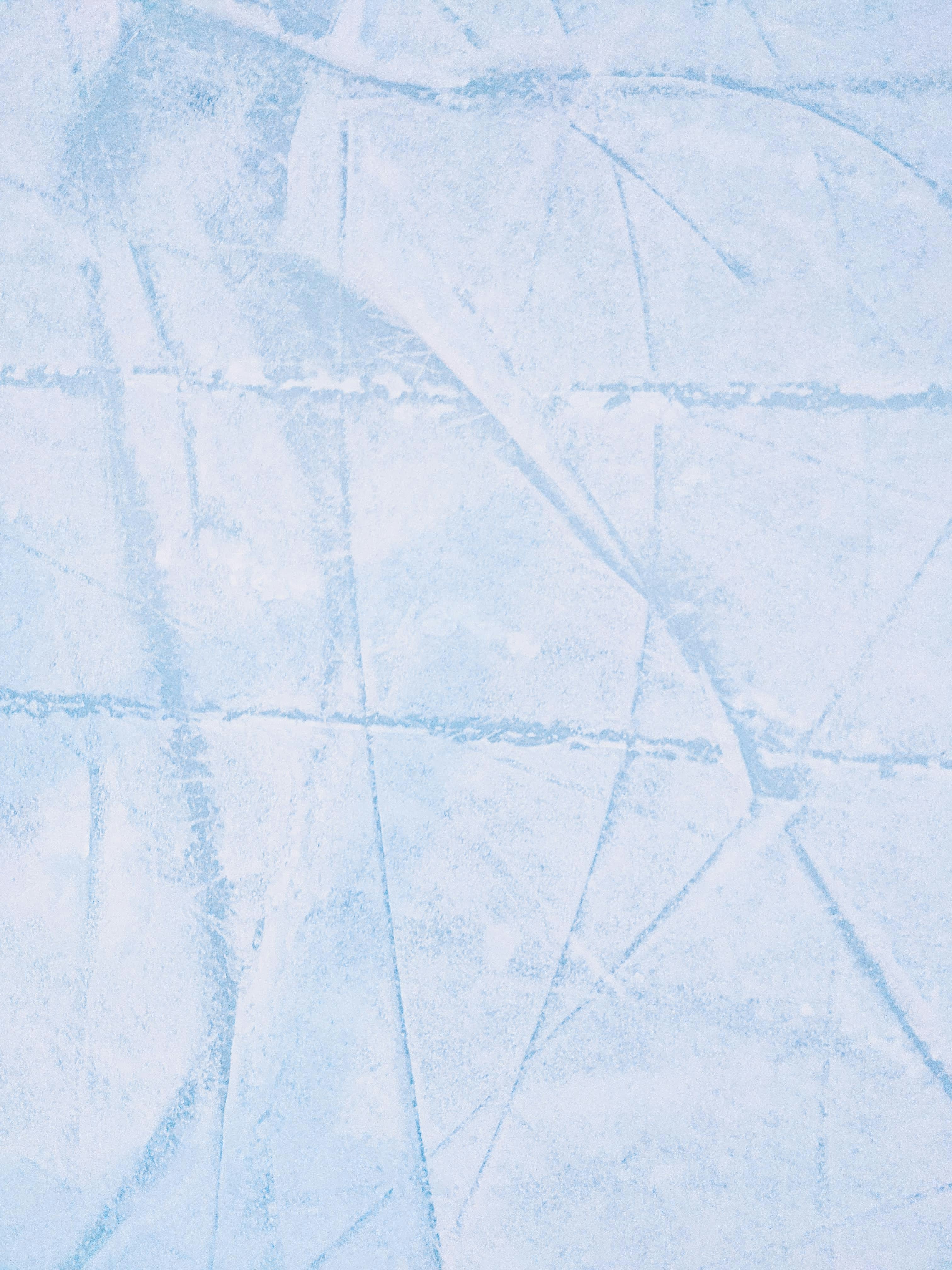 Blue Ice Veins: A Minimal Close-Up of Fractured Surface