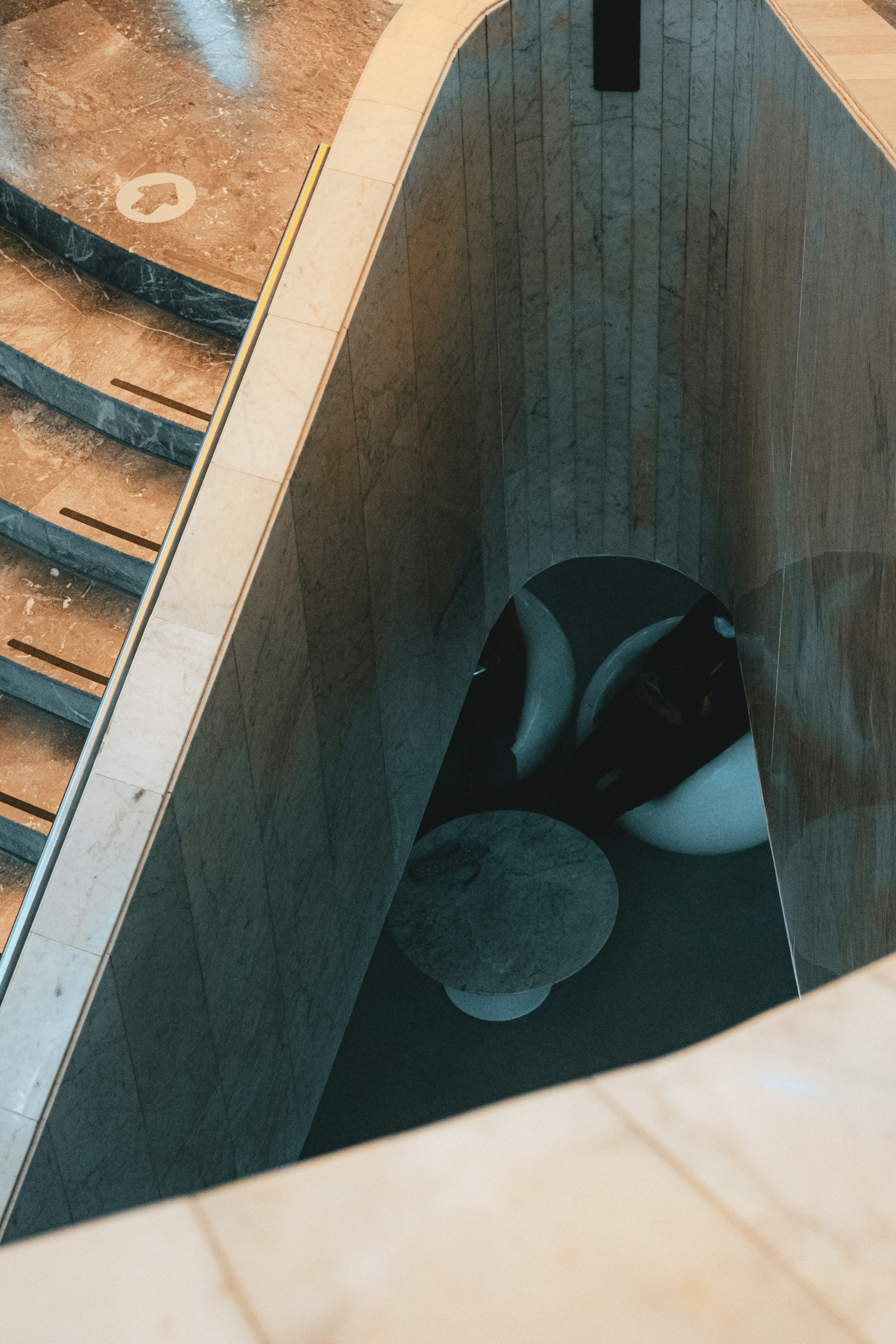 Silent Curves: Concrete Geometry Embracing Light and Shadows