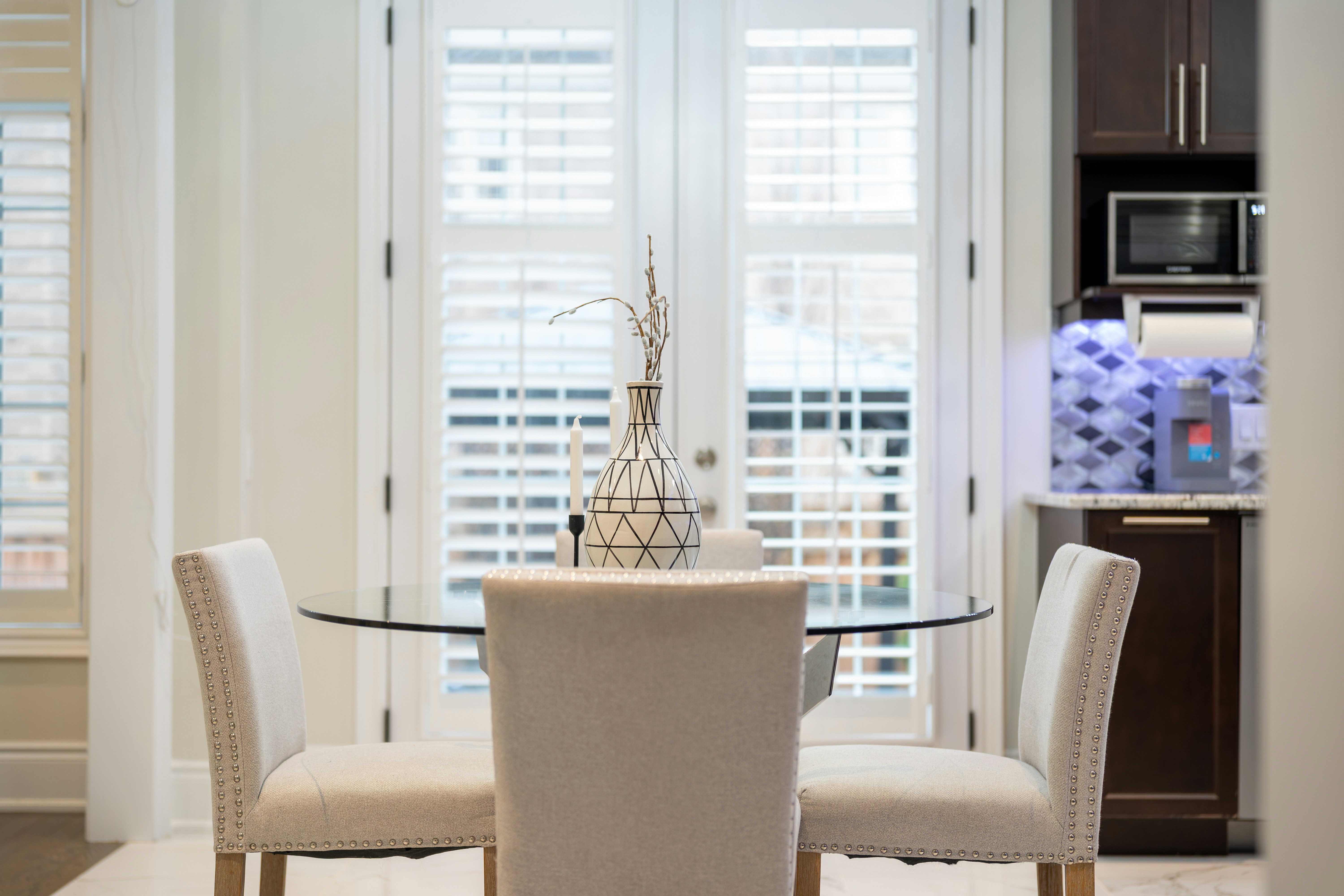 Minimal Dining Glow: Centered Table in Bright Kitchen Nook