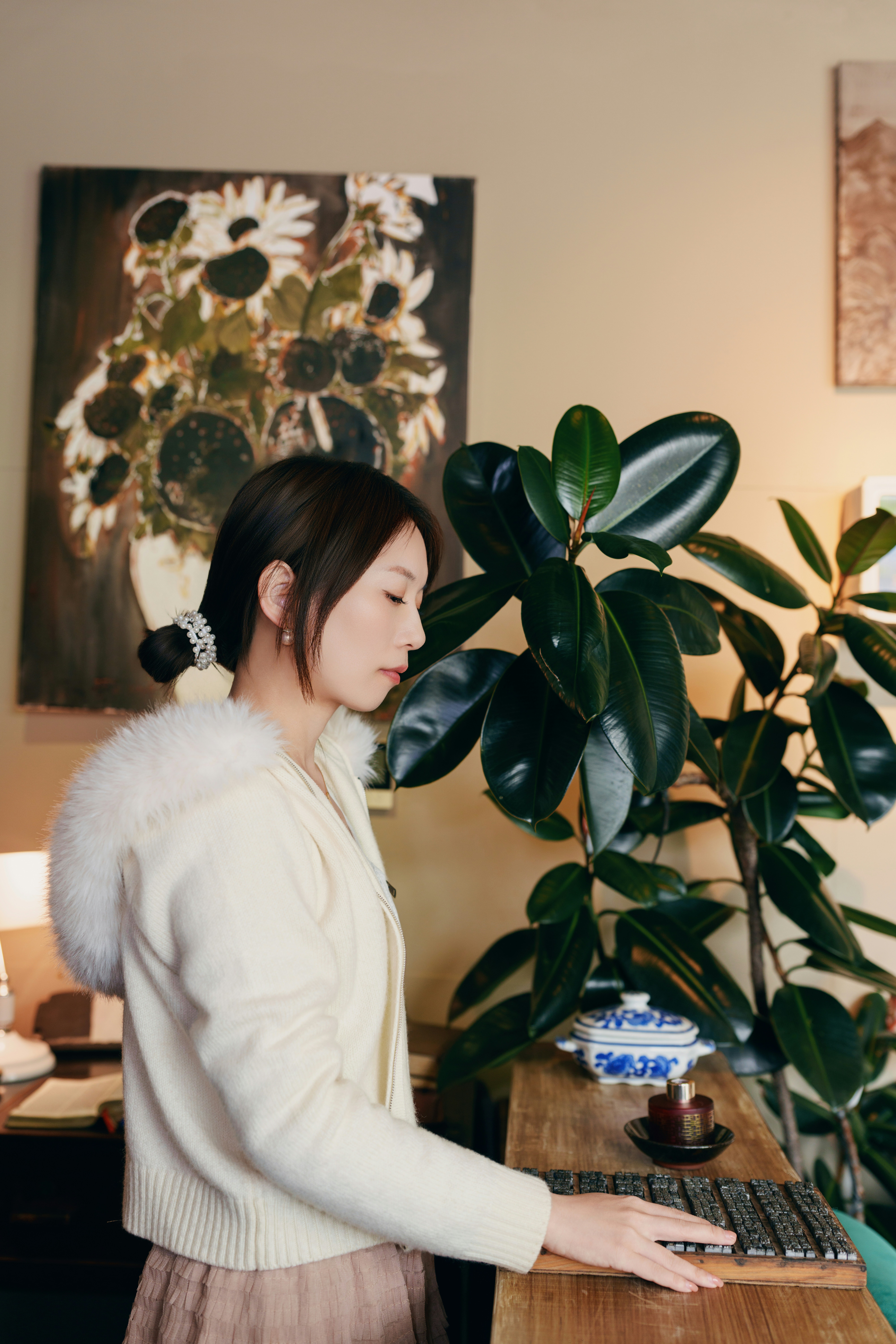 Soft Light, Clear Focus: A Quiet Portrait at the Desk