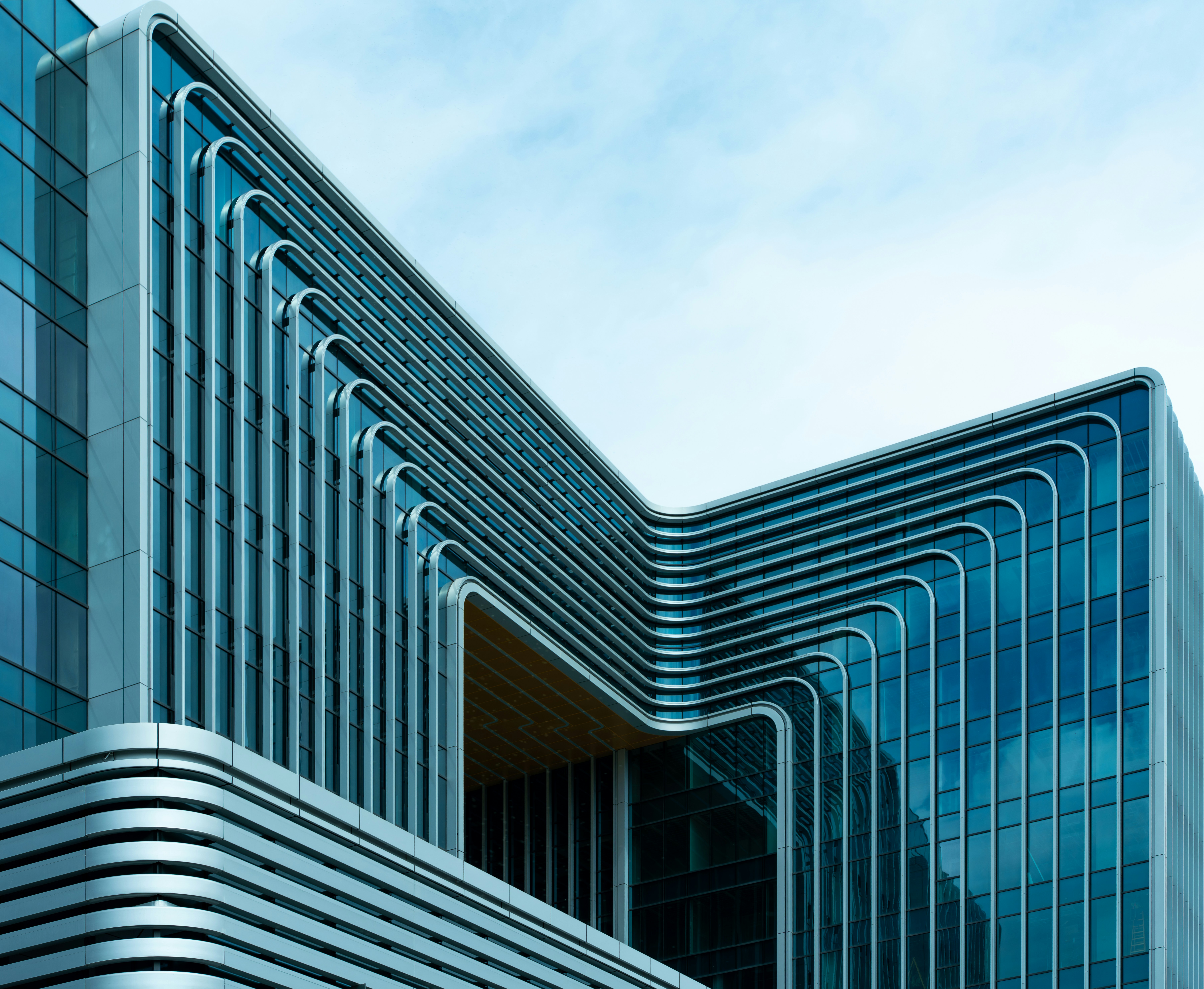 Curved Glass: A Wave of Modern Architecture