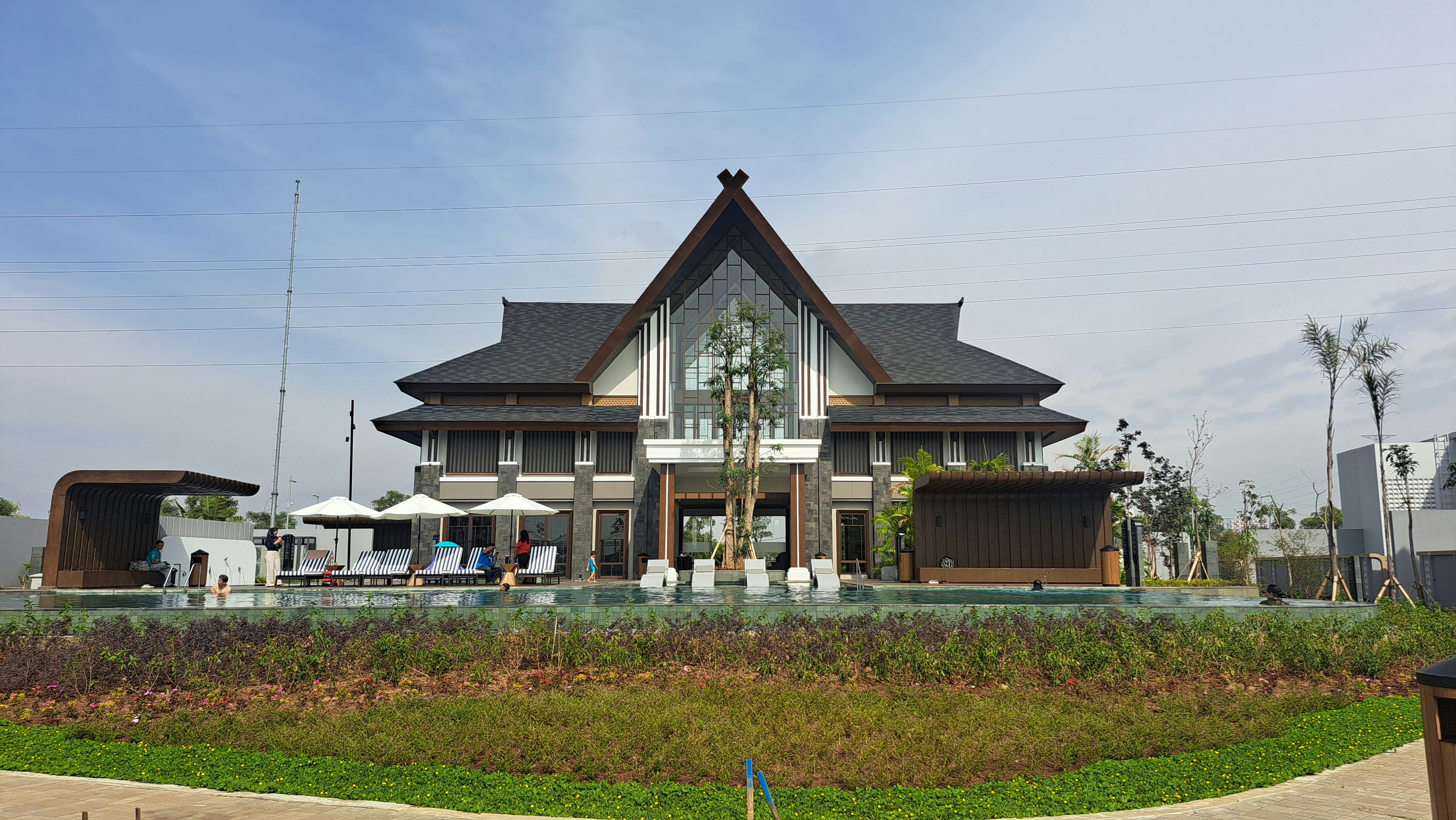 A Traditional Lodge Surrounded by Calm Grounds