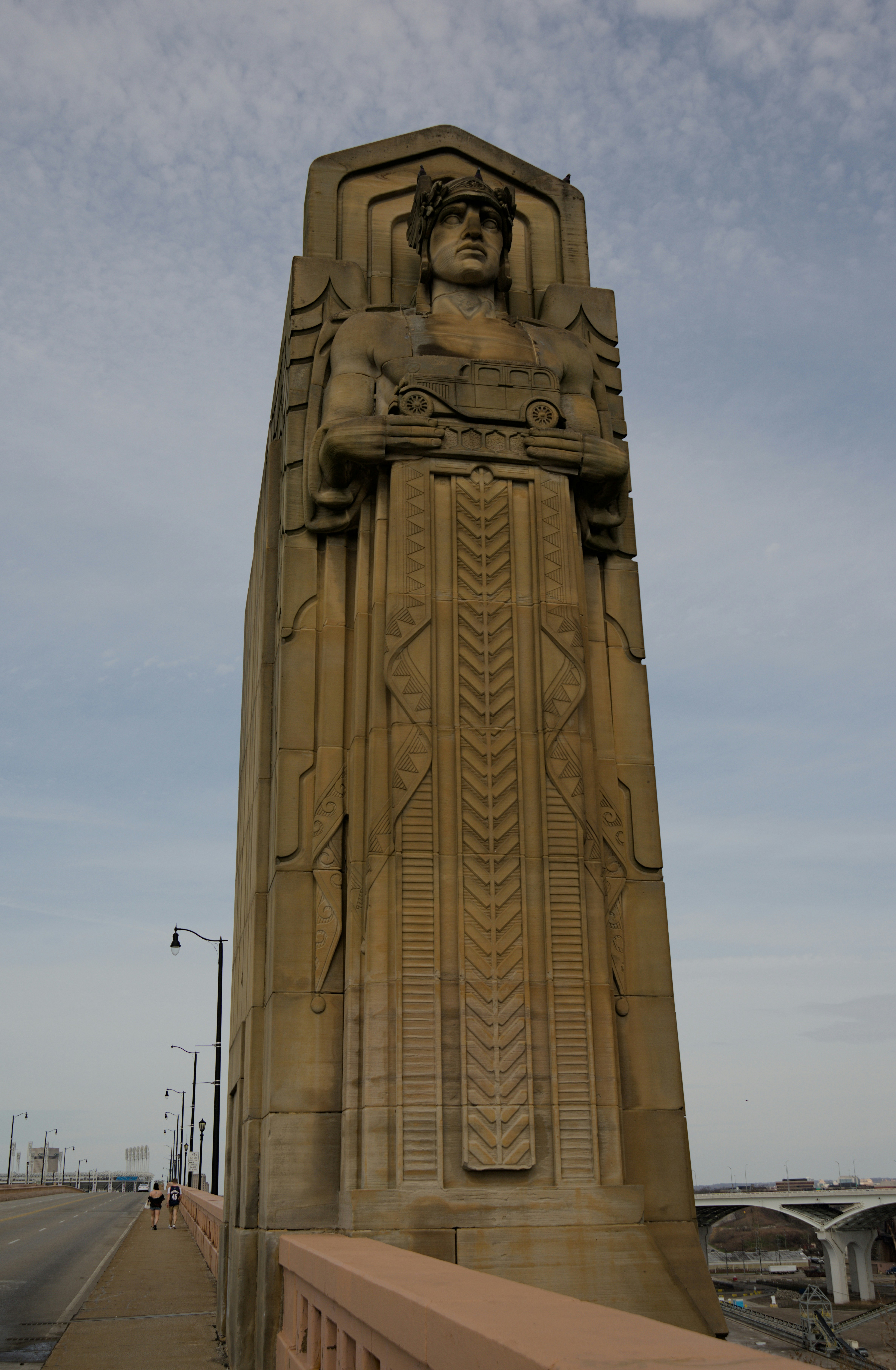 Monumental Sentinel: A towering Art Deco Queen Anchoring the Bridge