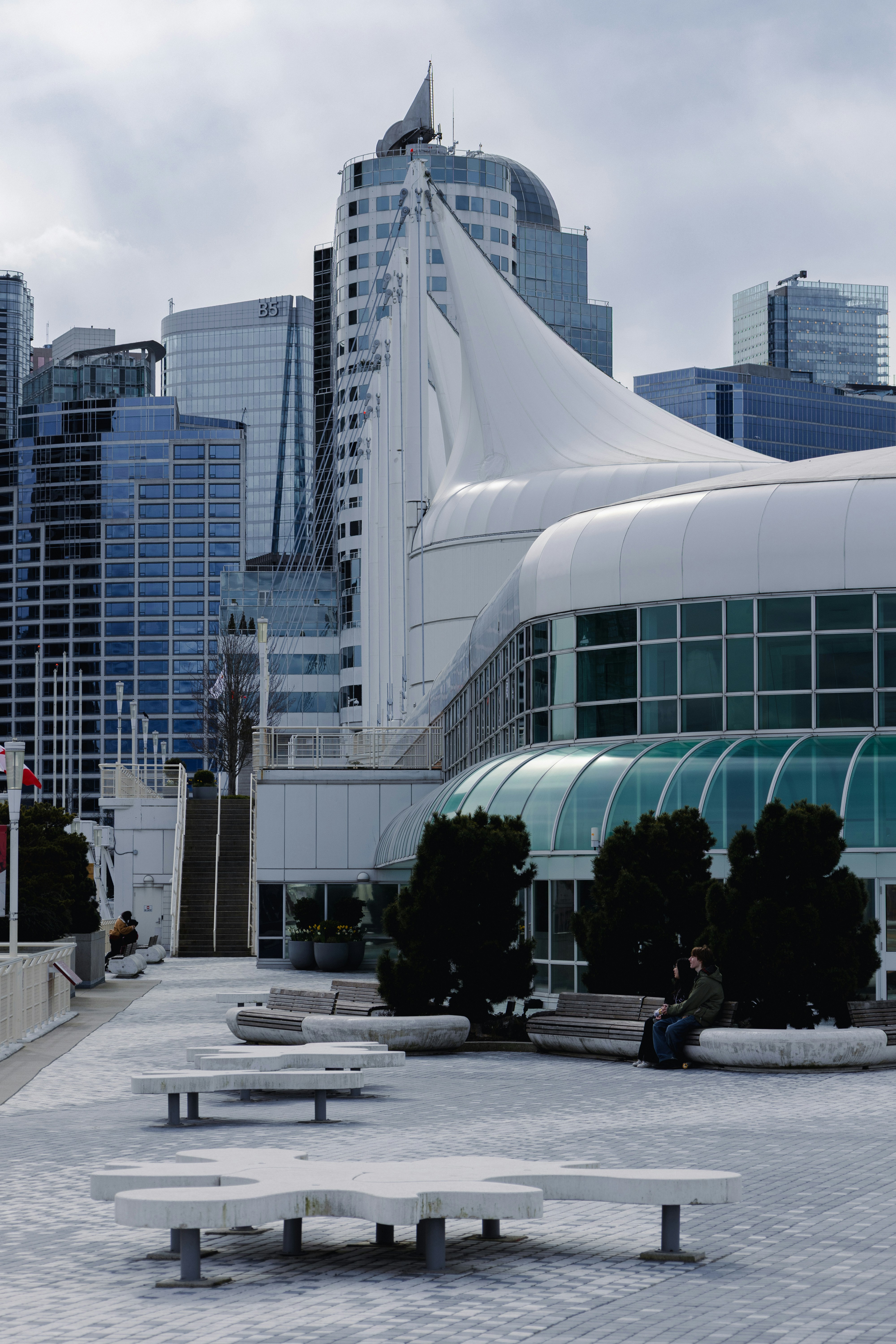 Urban Marina: Modern Vessel of Glass and Steel