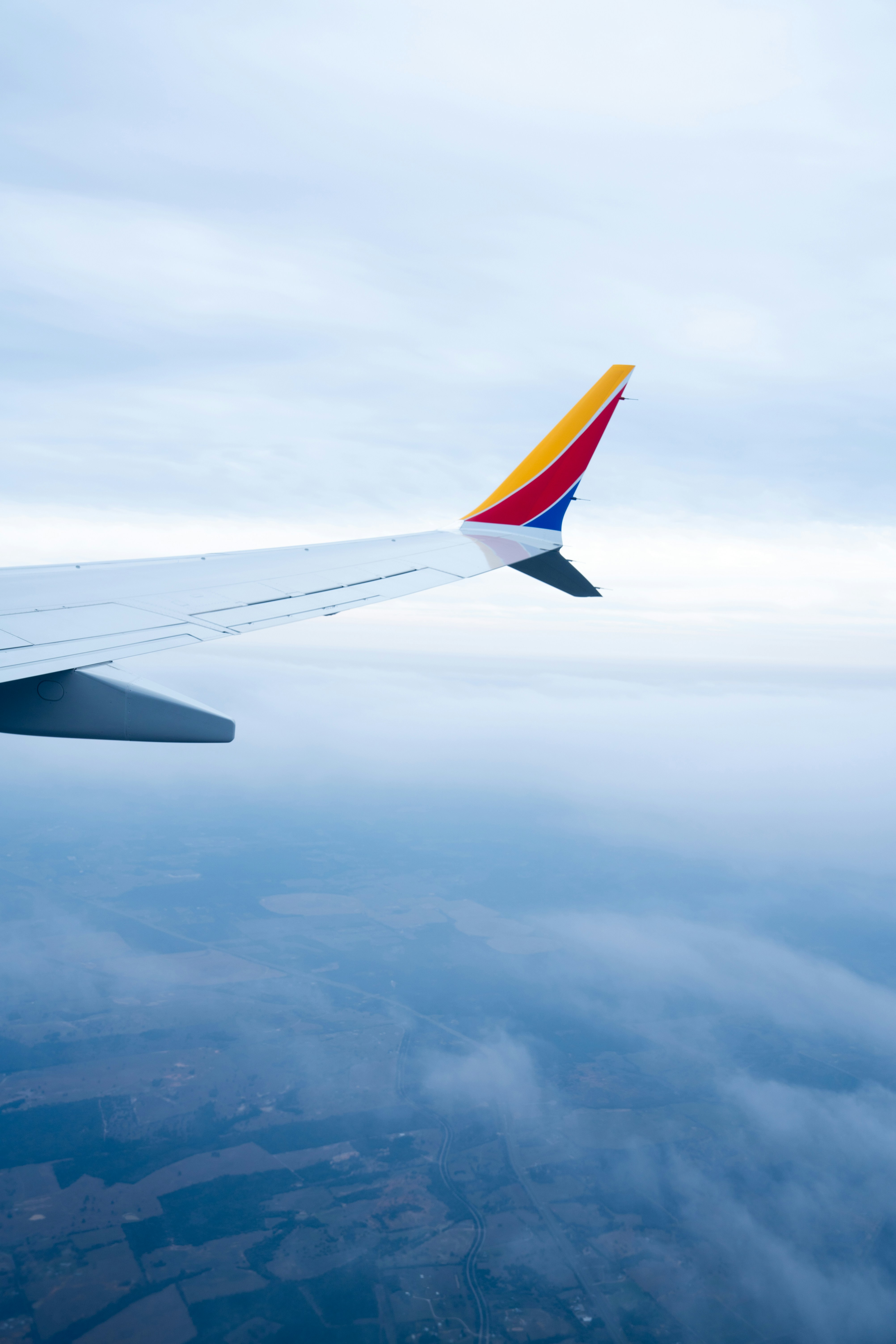 Wingtip in the Sky: A Quiet Horizon from the Window