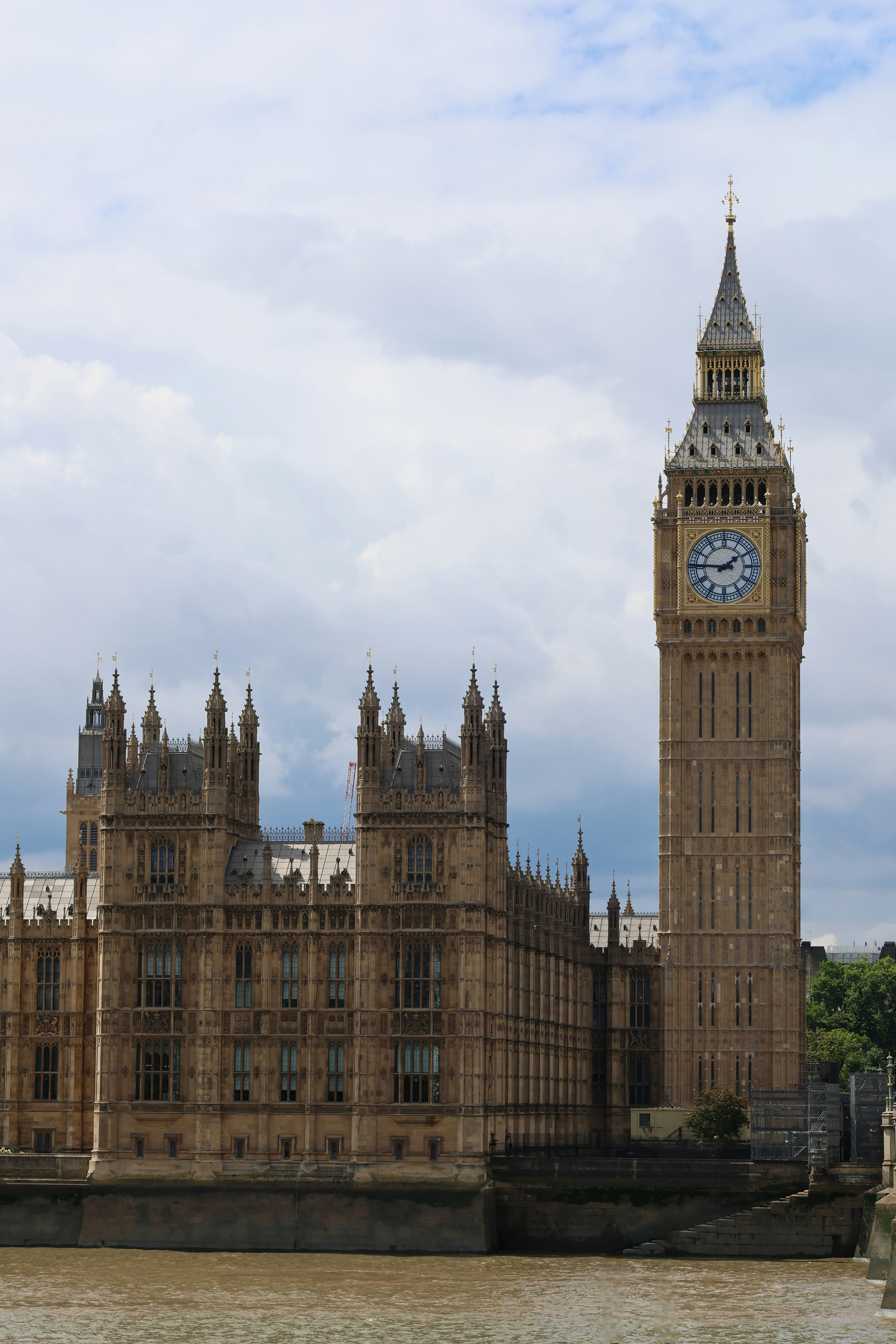 Gotham in Stone: Westminster’s Clock Tower Crowned by Riverbank