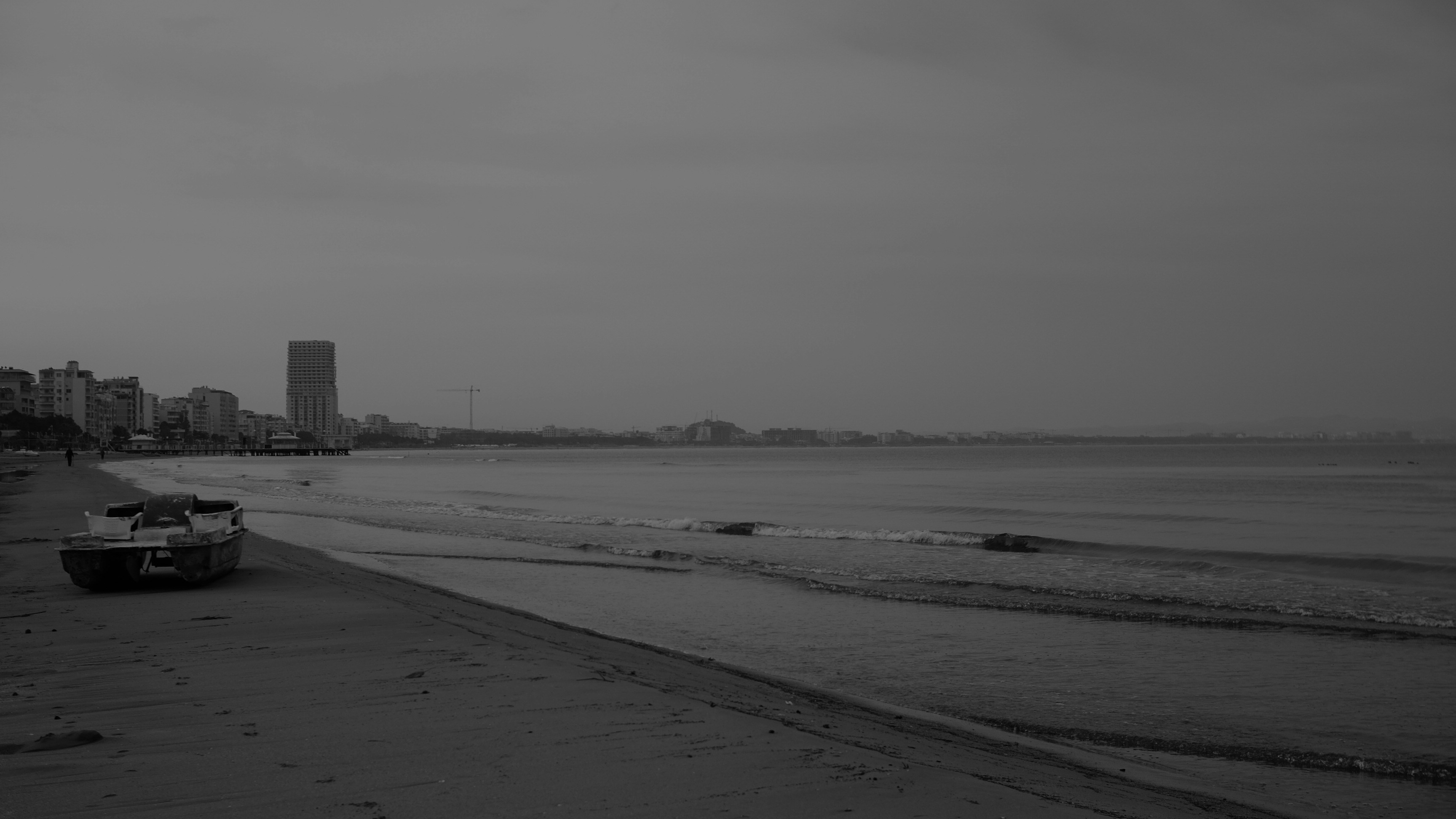 Muted Beachfront Skyline: Boats Rest on a Quiet Shore