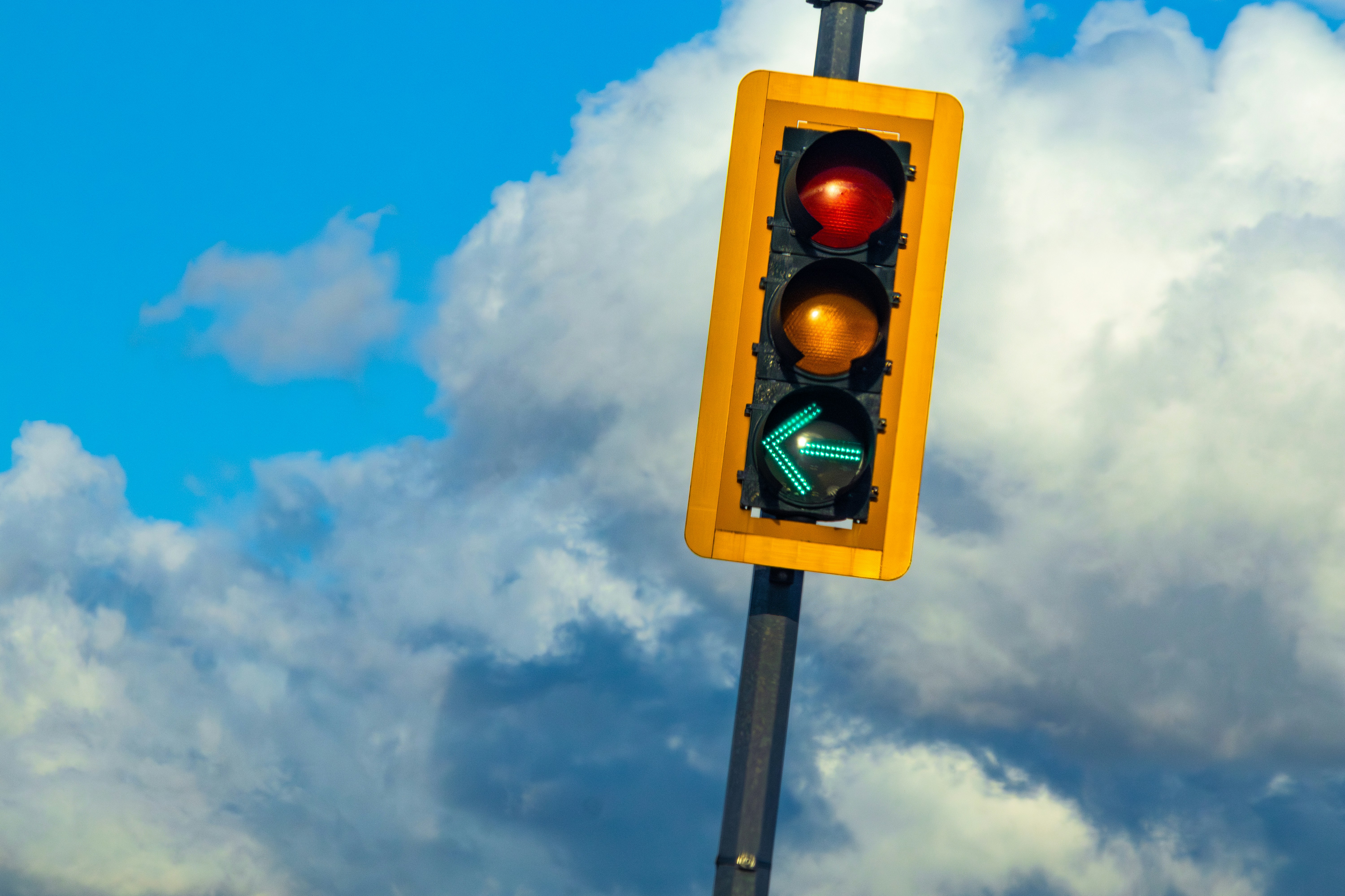 Luminous Pause at the Intersection