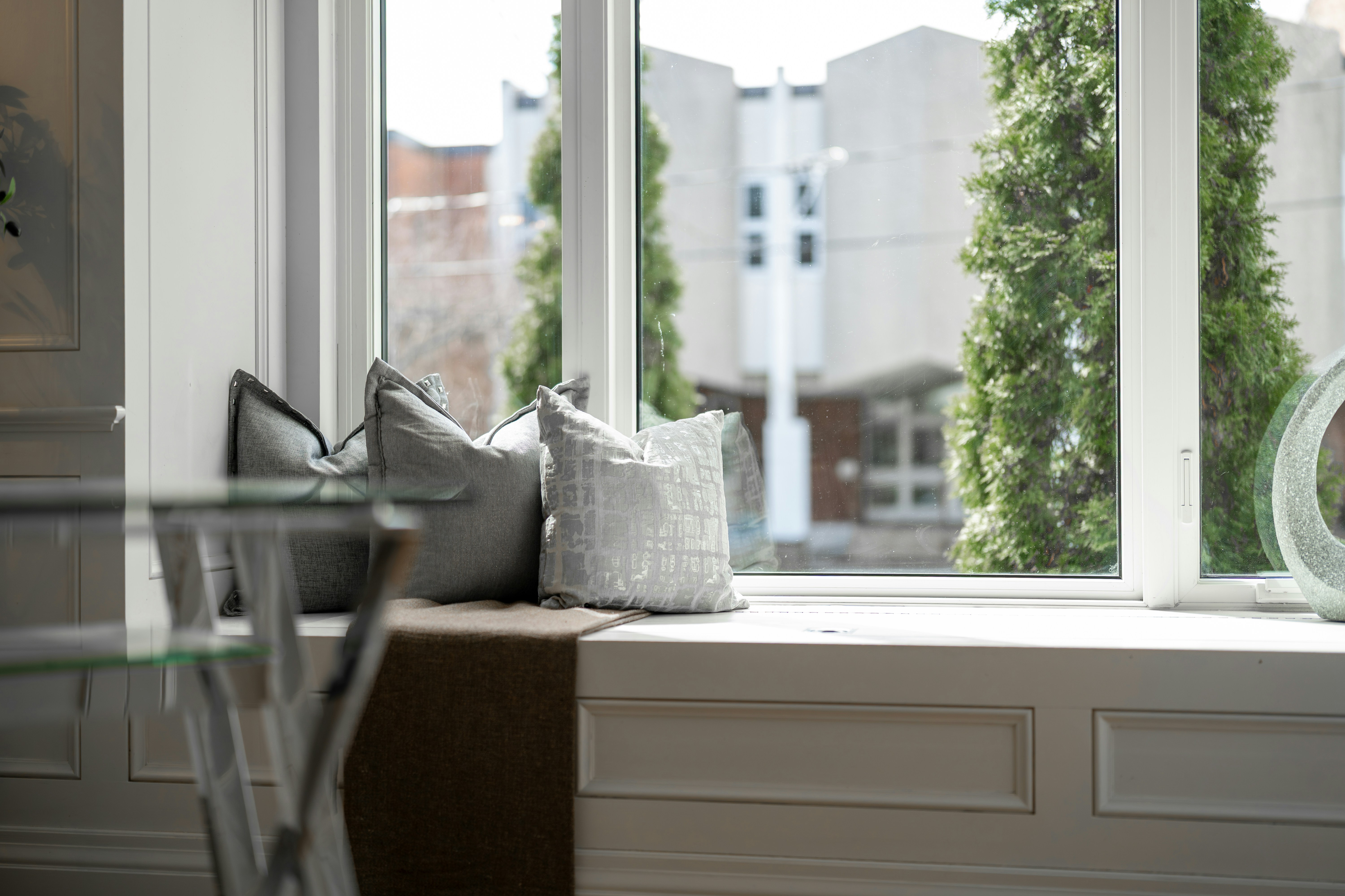 Window Seat Panorama: Soft Light and Cushioned Stillness