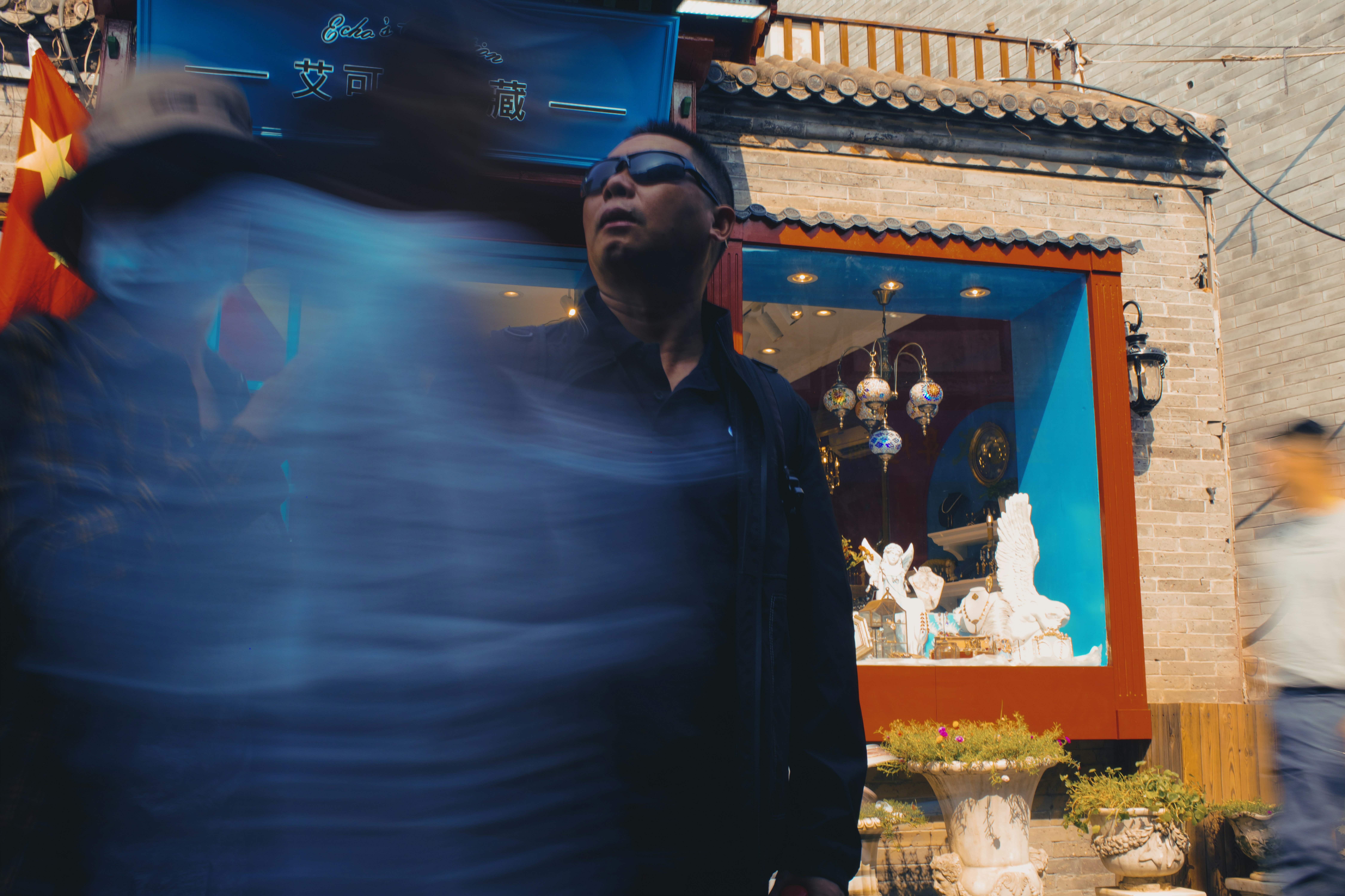 Night Market Pulse: A Momentary Portrait Amid Motion