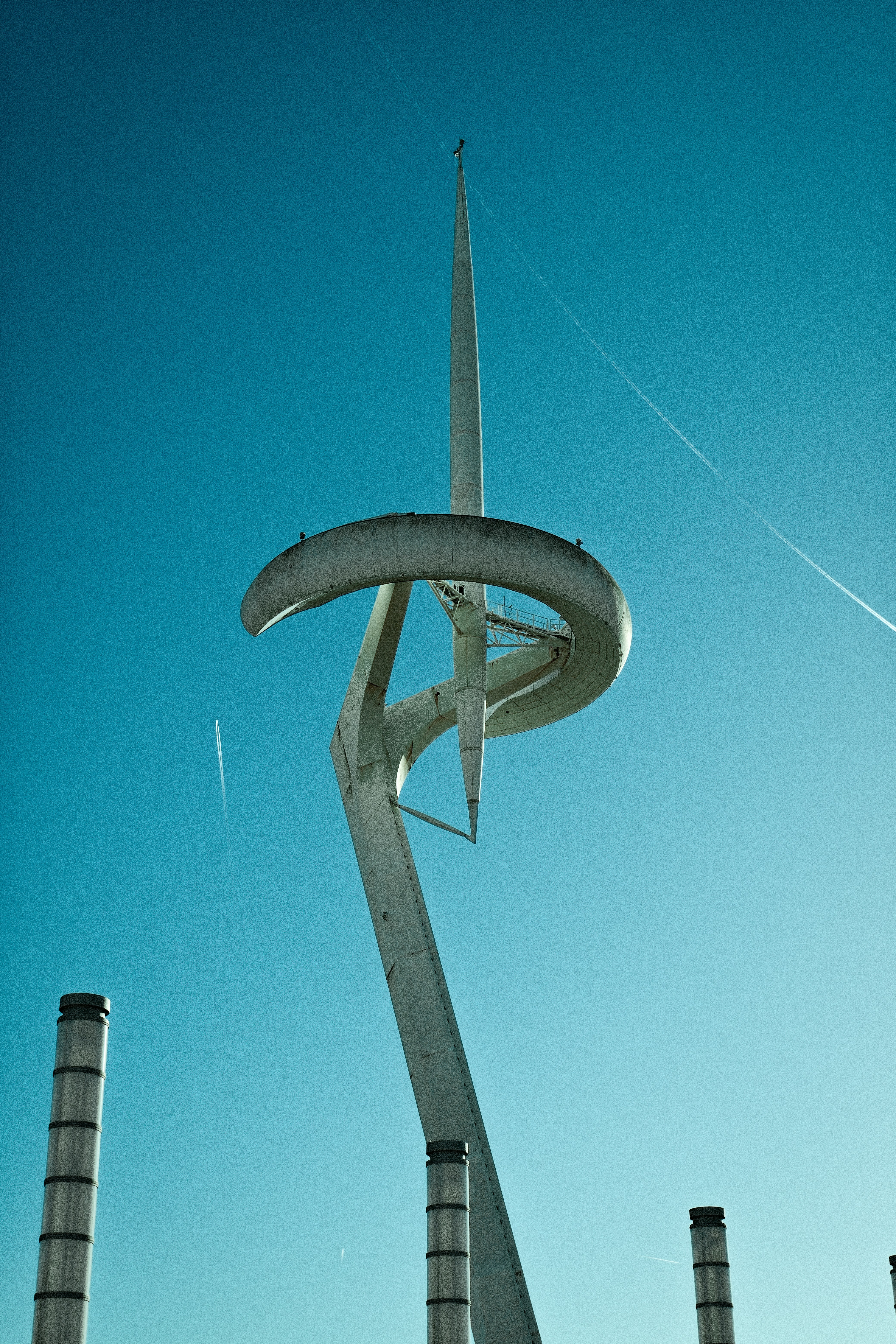 Vertical Spiral: The Sculpted Tower Reaching the Sky